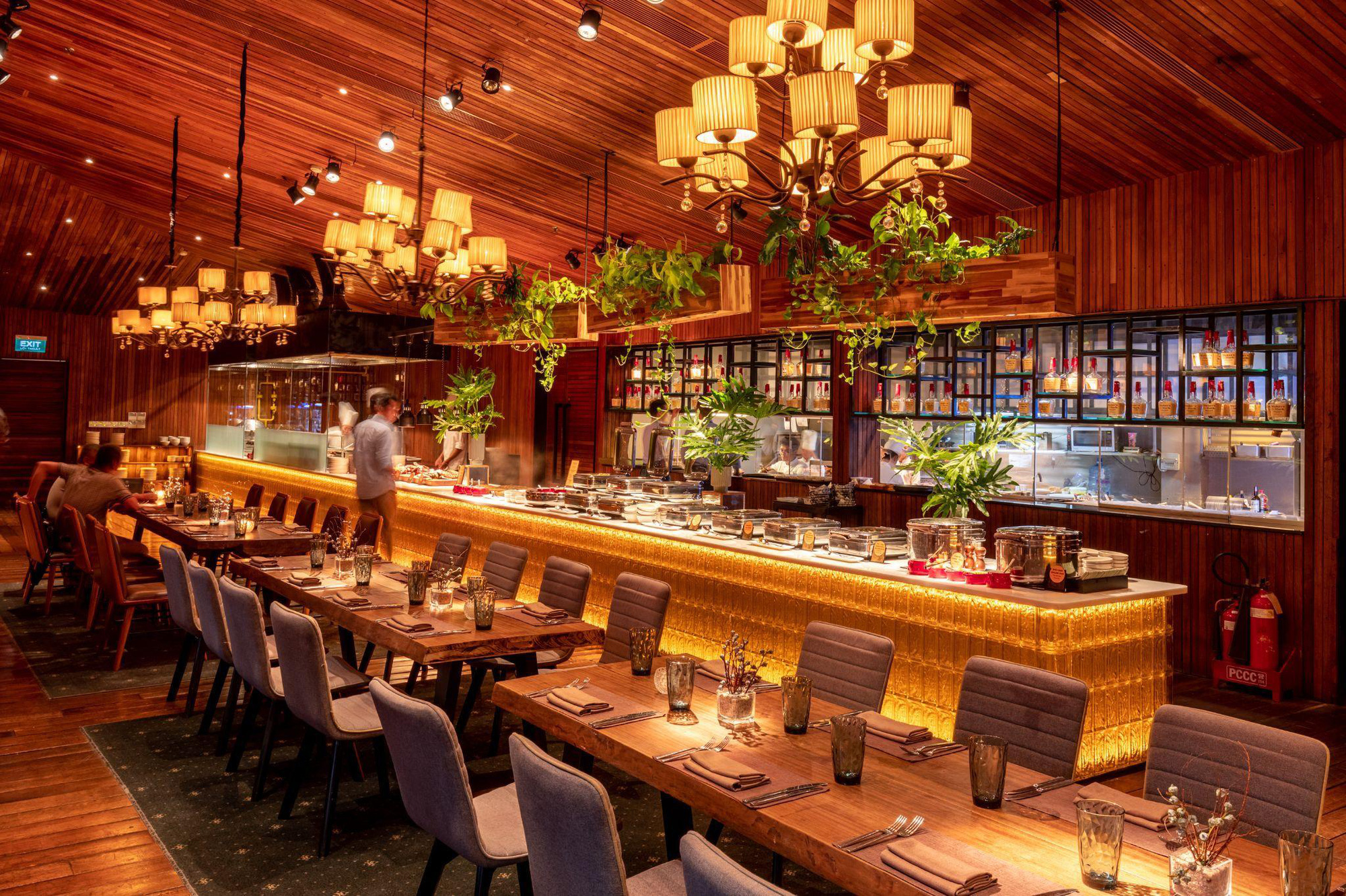 The LOG - nhà hàng rooftop thoáng đãng nép mình giữa Sài thành nhộn ...