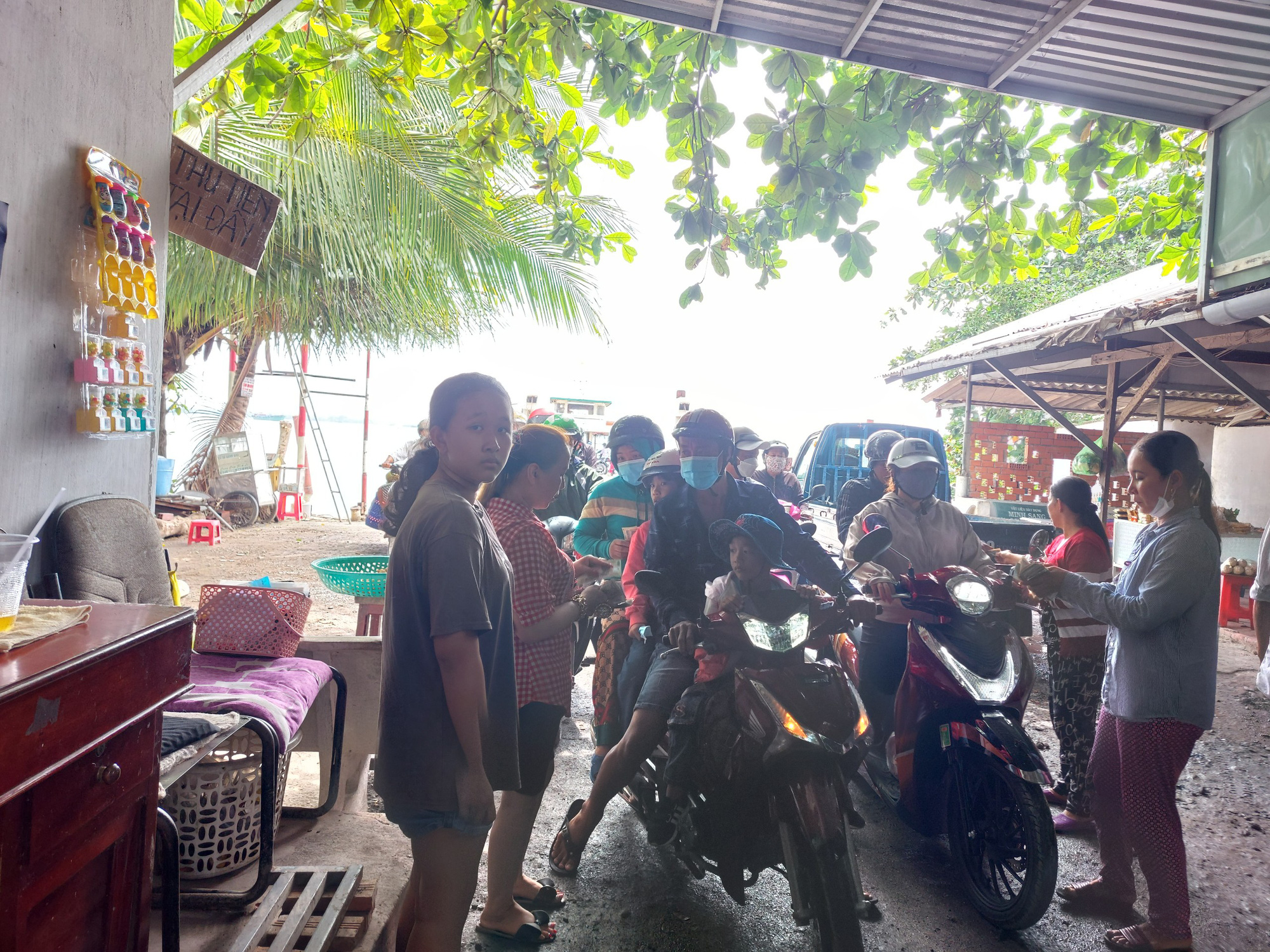 Phí qua phà An Phước cao gấp nhiều lần quy định, địa phương nói gì ...