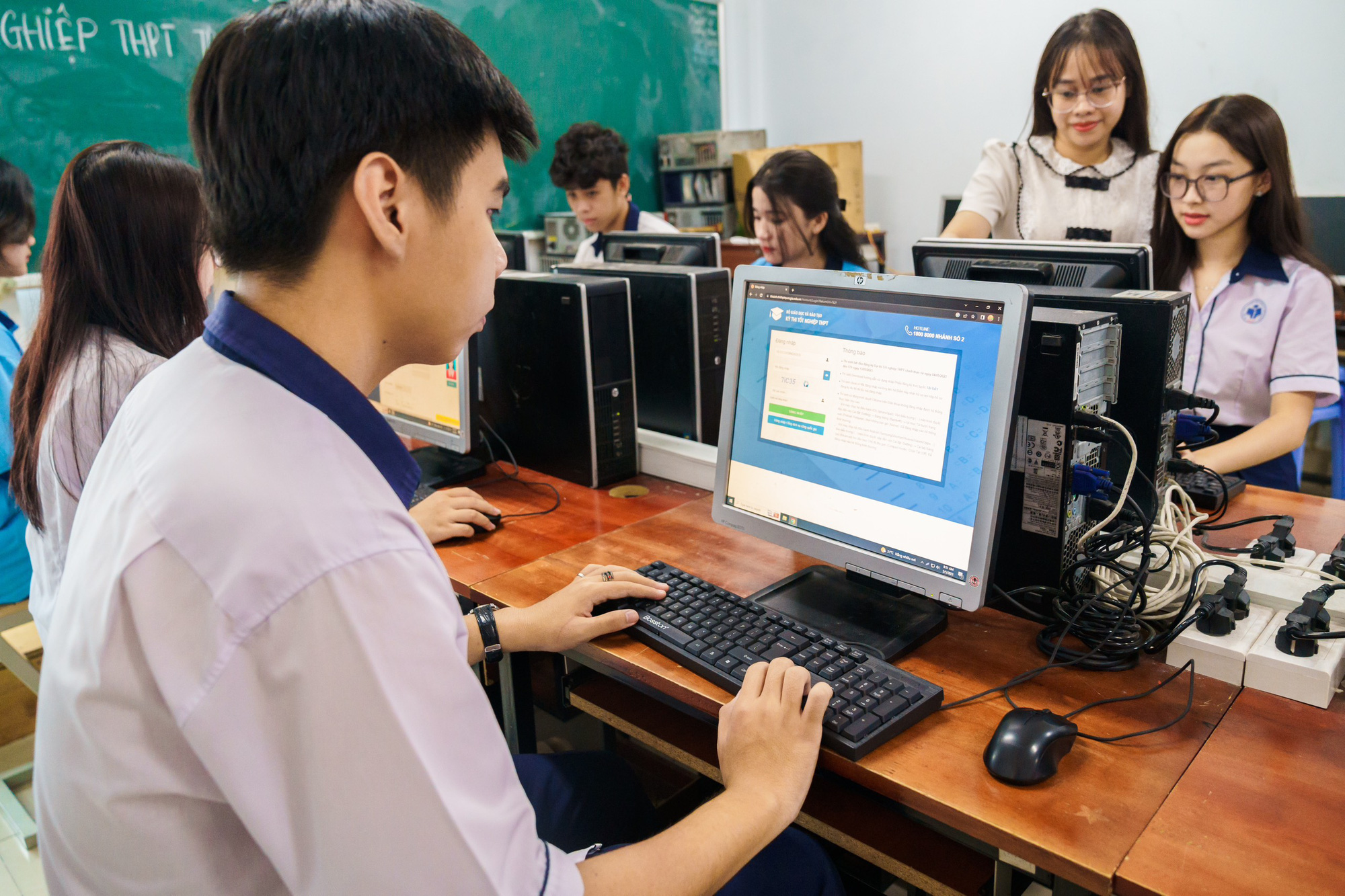 Điểm sàn xét tuyển điểm thi THPT nhiều trường từ 14 - 21 - Tuổi Trẻ Online