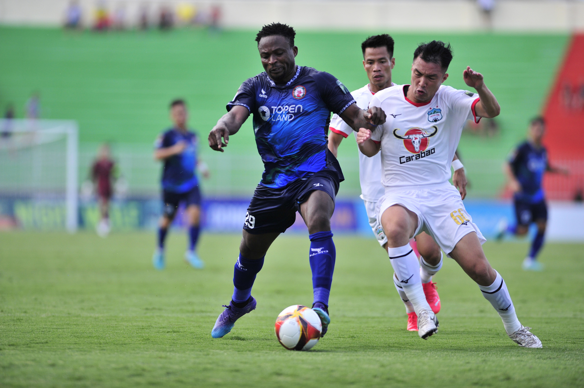 Thua Bình Định, HAGL vào nhóm tranh suất trụ hạng V-League 2023 - Tuổi ...