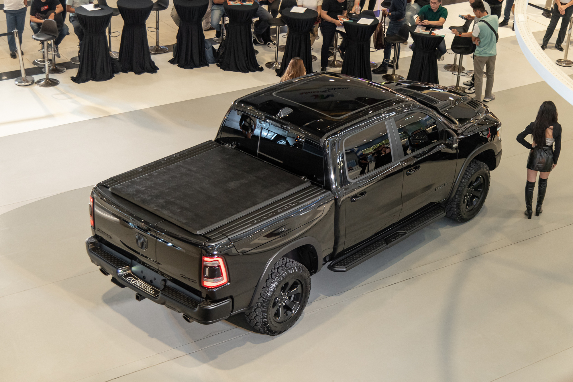 Chi tiết RAM 1500 Rebel vừa ra mắt Việt Nam, giảm 120 triệu cho 2 người ...