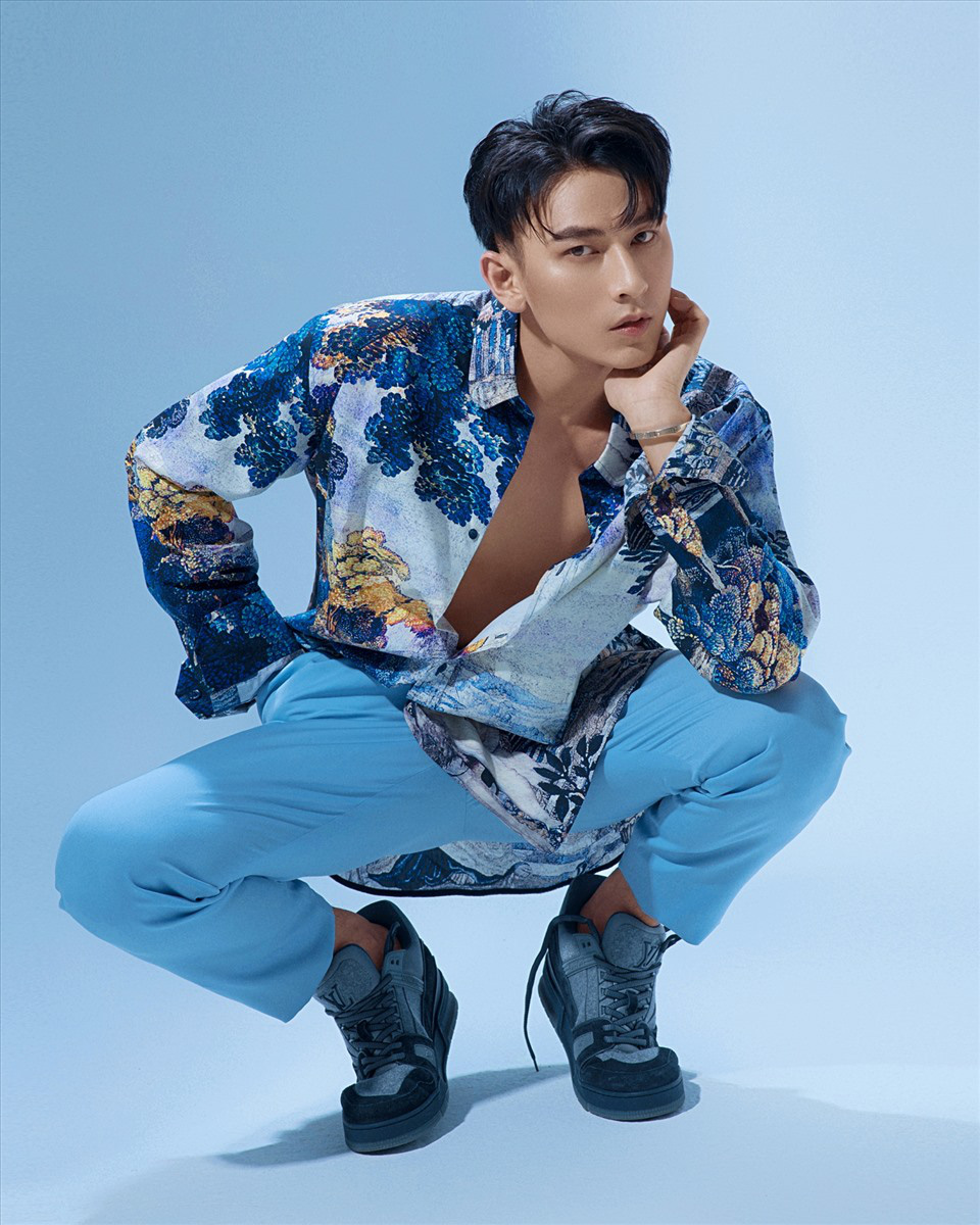 Isaac, Sơn Tùng M-TP được “réo tên” làm cố vấn “Ca sĩ mặt nạ” mùa 2