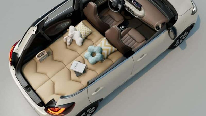 Xe Wuling tí hon có thể biến thành giường, phòng ăn di động, giá quy ...