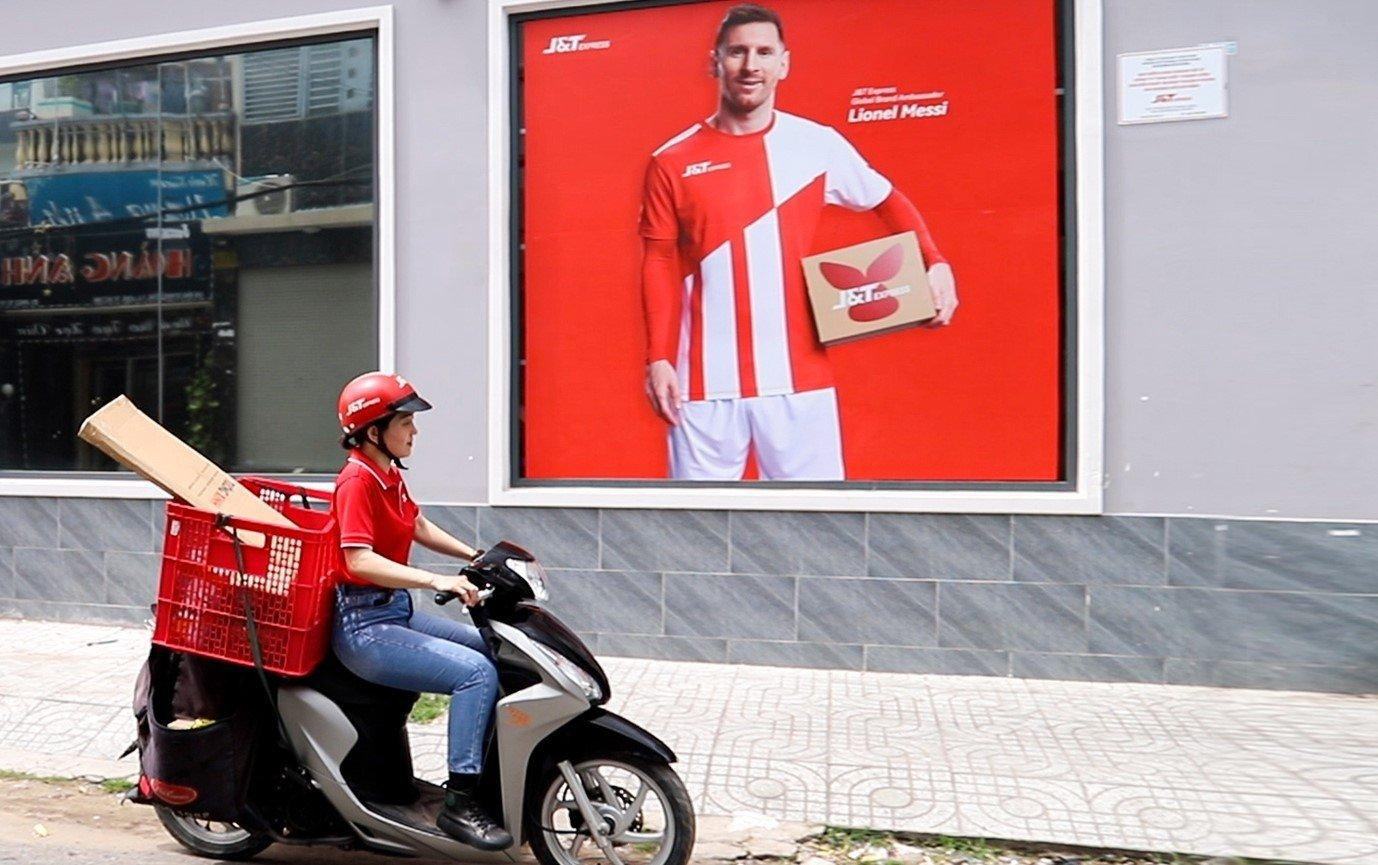 Hành trình ‘365x5’ của shipper J&T Express - Tuổi Trẻ Online