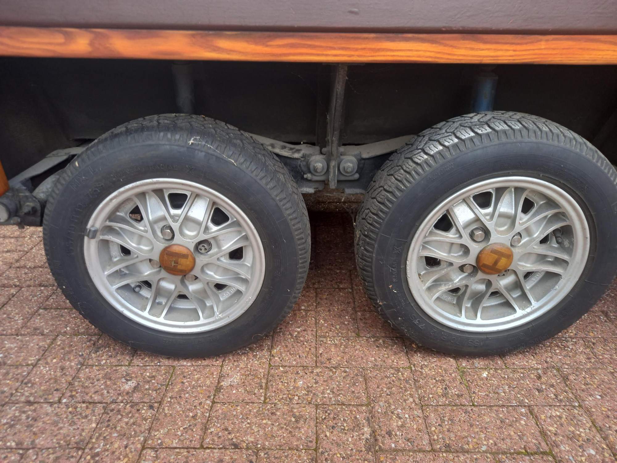 Ô tô gỗ 35 tuổi vẫn chạy tốt: Chưa từng hỏng hóc, không hề rỉ sét ...