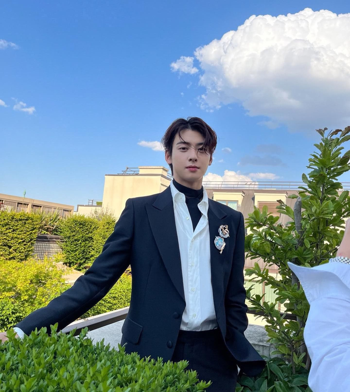 Cha Eun Woo - Jungkook bị cảnh sát hỏi thăm vì ngỡ còn tuổi ‘vị thành ...