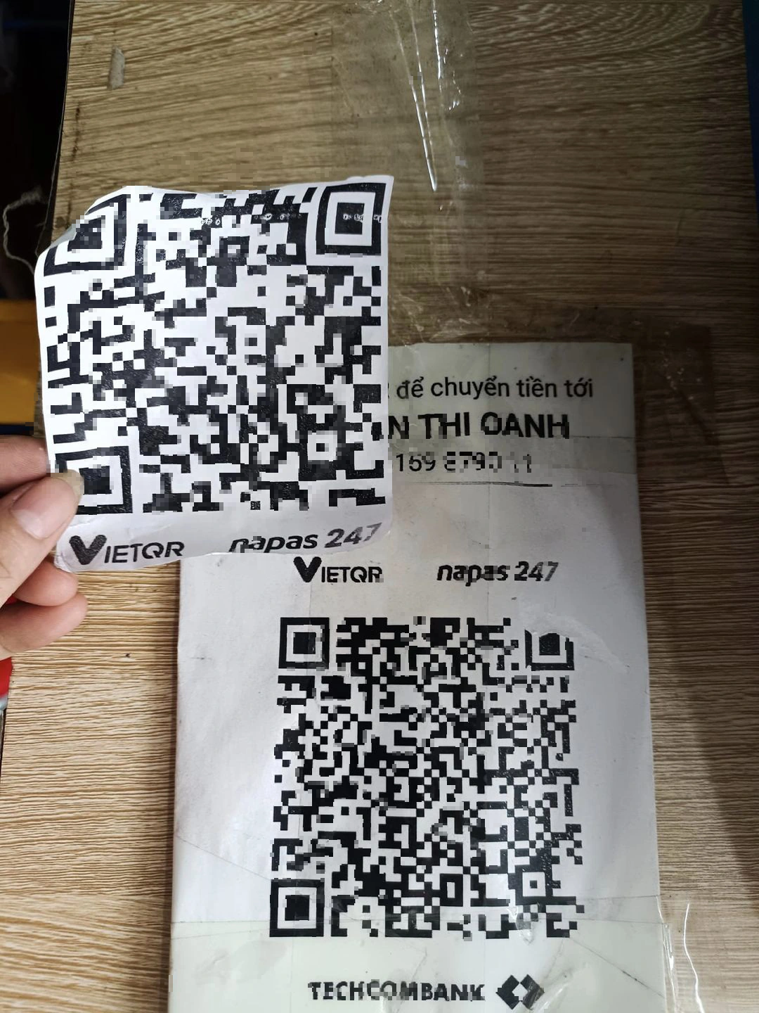 Nhiều cửa hàng bị kẻ gian dán đè mã QR ngân hàng để chiếm đoạt tiền ...