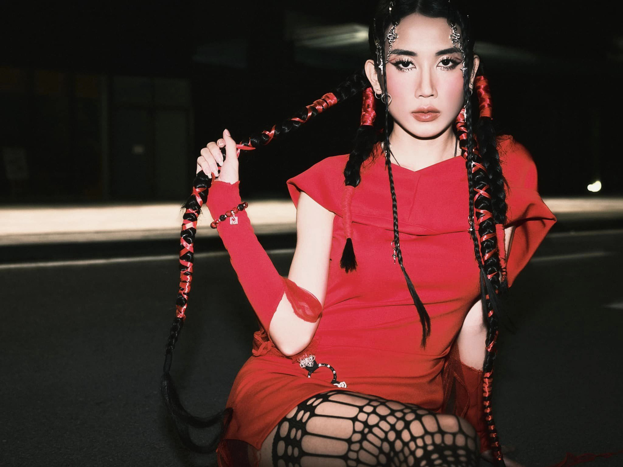 Vướng 'hợp đồng nô lệ' bị khủng bố, học trò B Ray - Umie cầu cứu - Tuổi ...