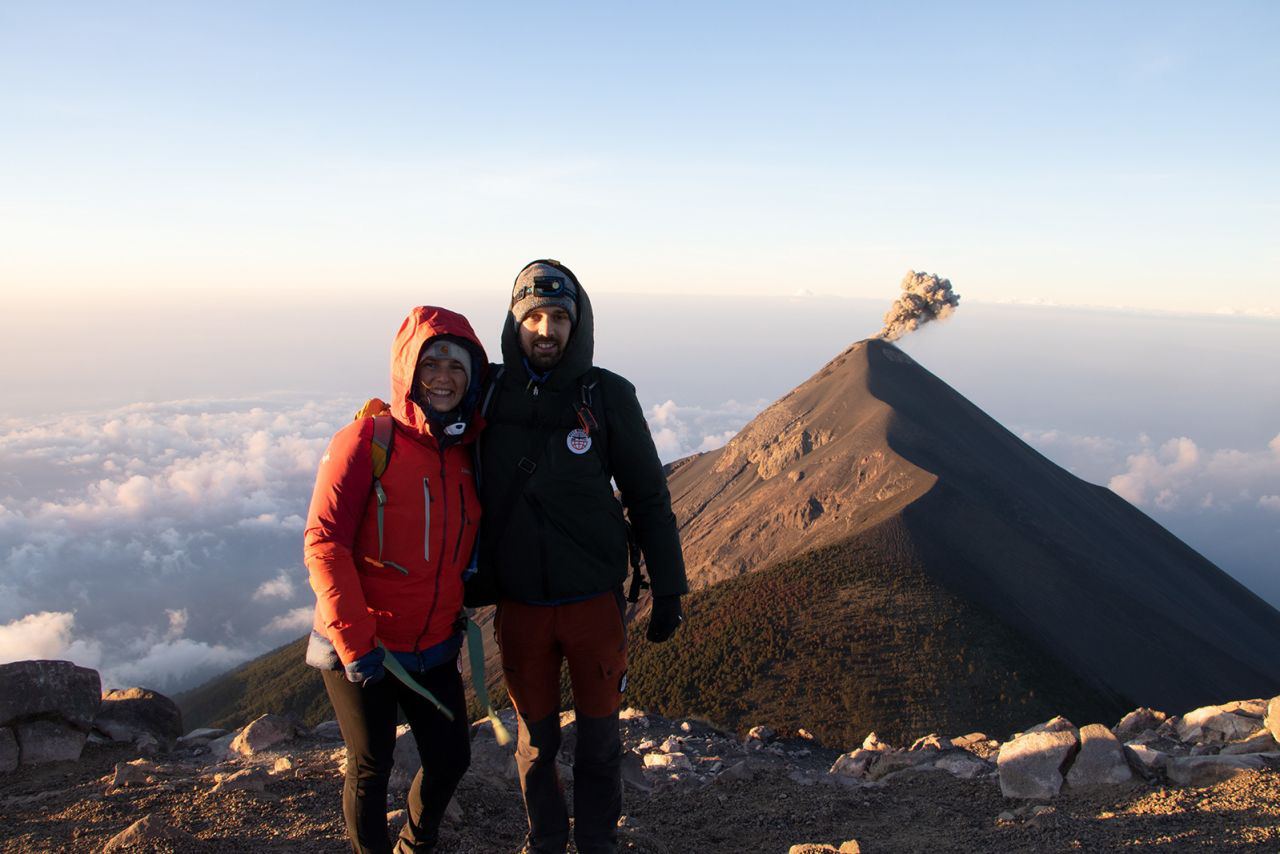 Cặp đôi đi vòng quanh thế giới bằng Land Rover - Tuổi Trẻ Online