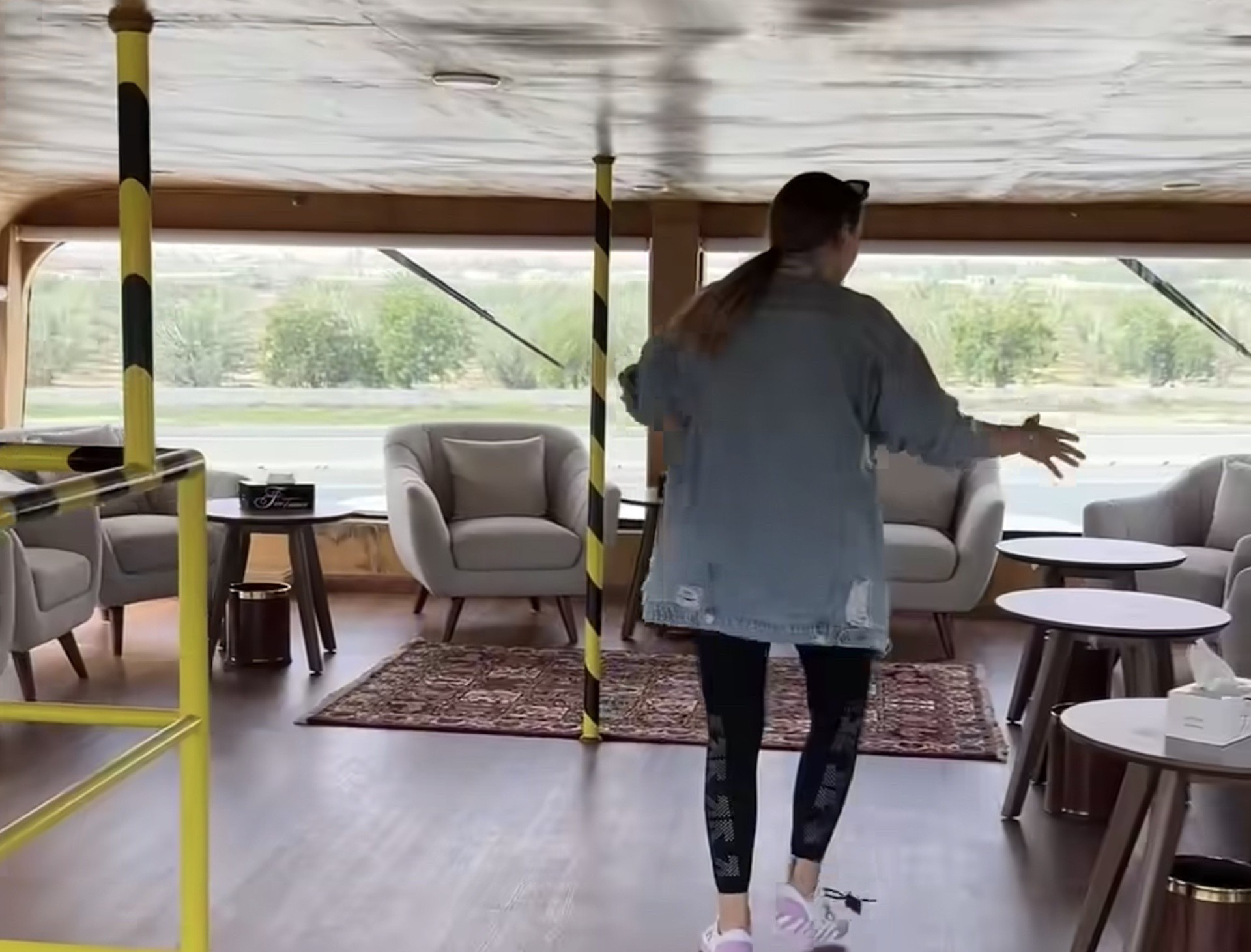 Khám phá Hummer lớn nhất thế giới của tỉ phú Trung Đông: To như căn hộ ...