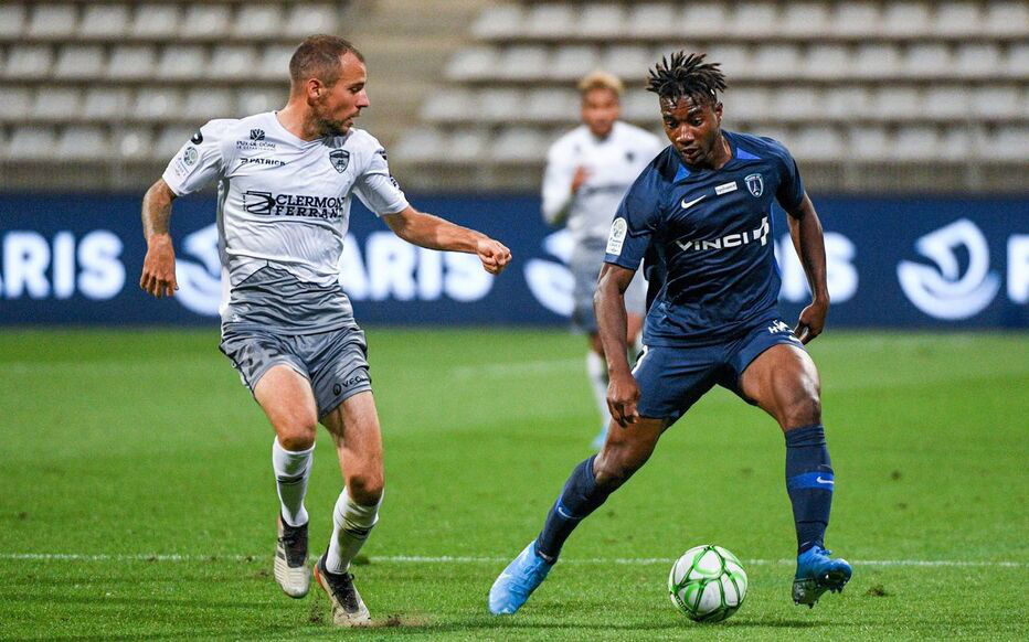 CLB TP.HCM 'chi bạo' để không còn lo trụ hạng V-League - Tuổi Trẻ Online