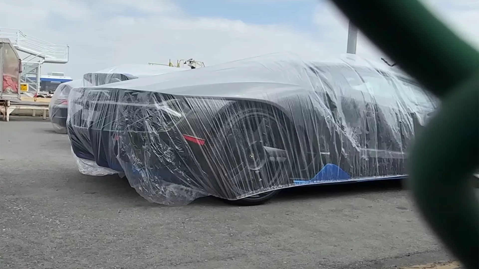 Dàn siêu xe 50 triệu USD xuất hiện tại sân bay chuẩn bị đi 'du lịch ...