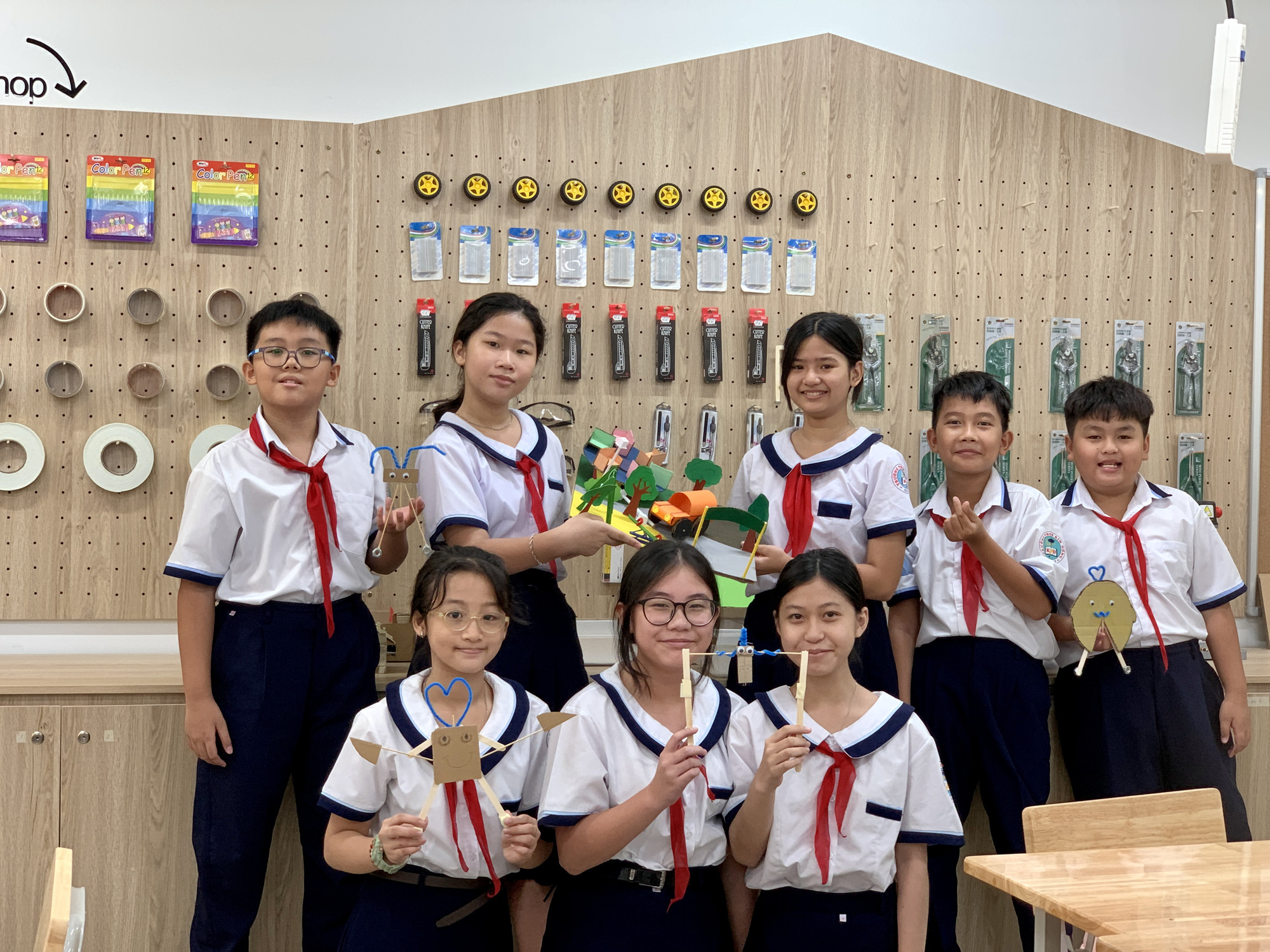 Học sinh Trường THCS Kim Đồng đón trường mới với những điều dễ thương