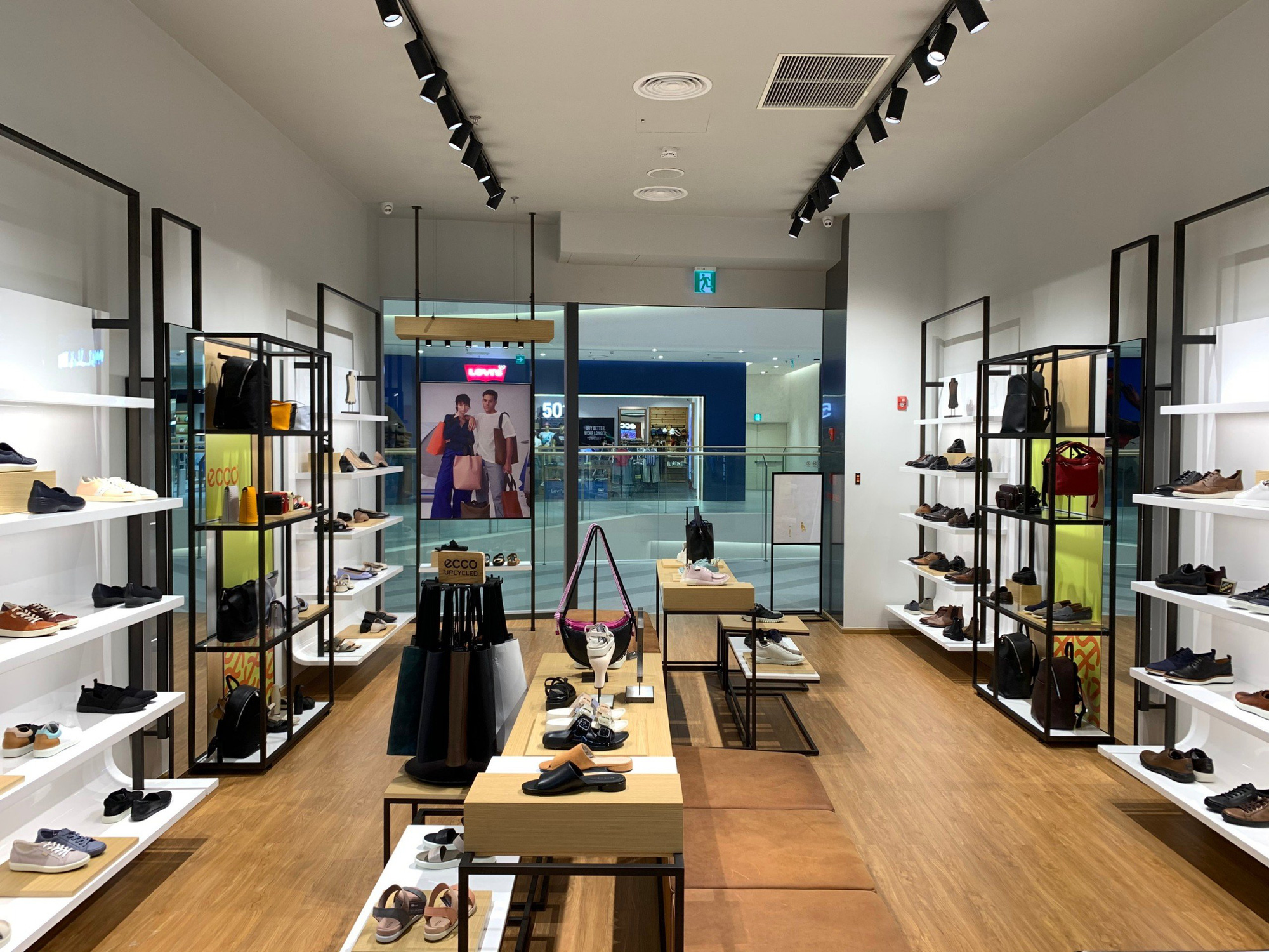 Khám phá cửa hàng ECCO ‘prime concept’ vừa khai trương tại Lotte Mall Tây Hồ - Tuổi Trẻ Online