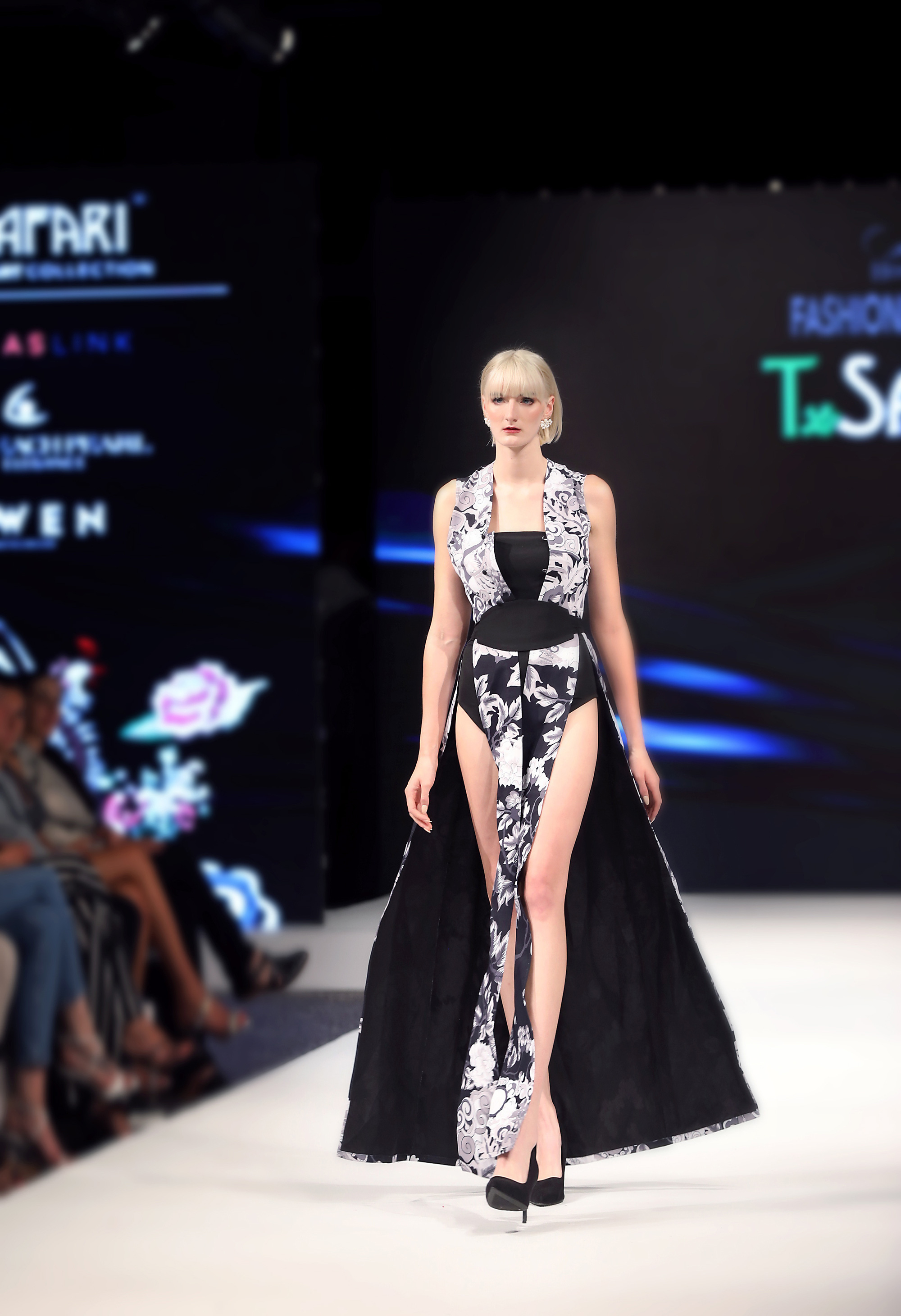 Hoa hậu Nhật hóa Nam Phương hoàng hậu tại London Fashion Week - Tuổi ...