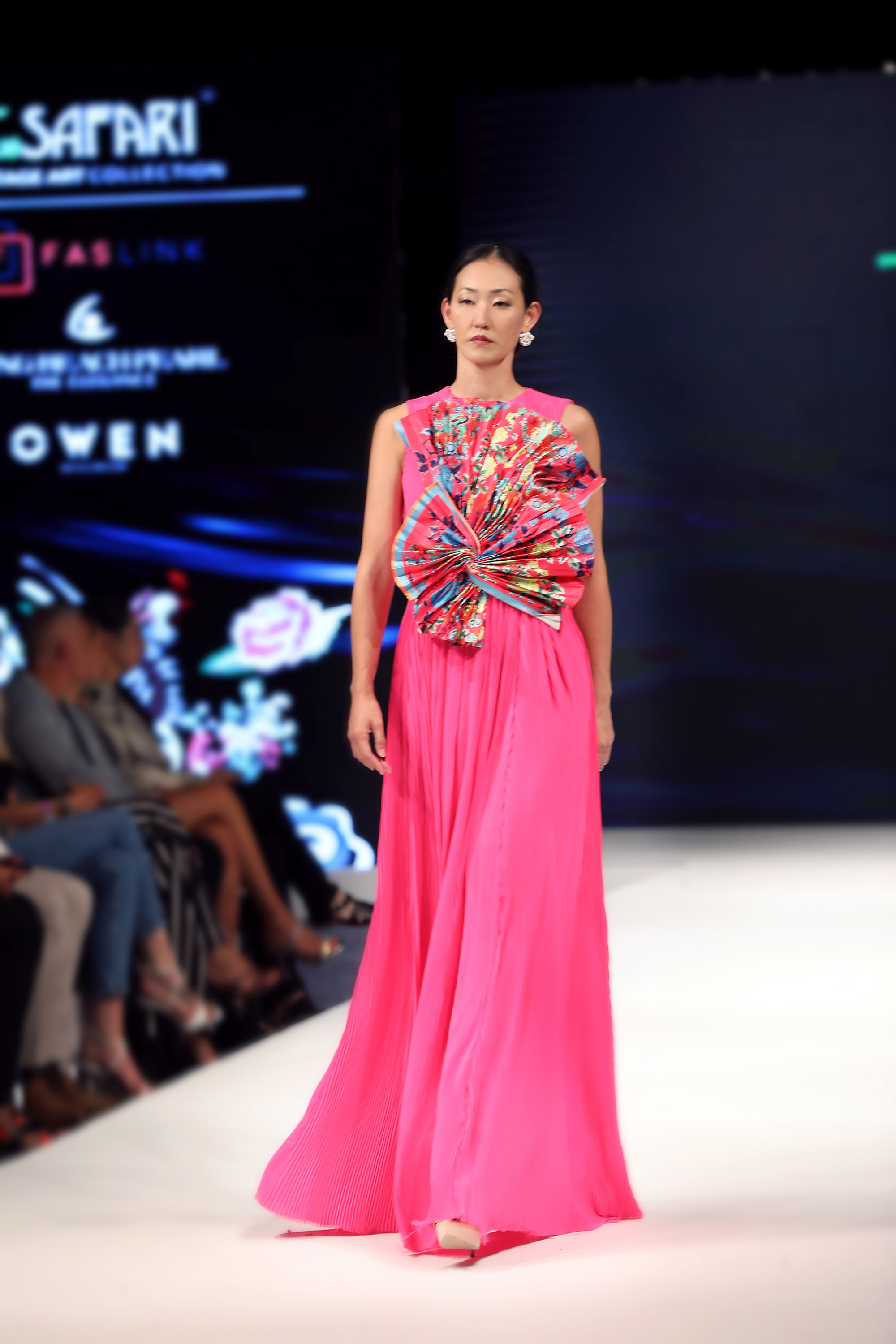 Hoa hậu Nhật hóa Nam Phương hoàng hậu tại London Fashion Week - Tuổi ...