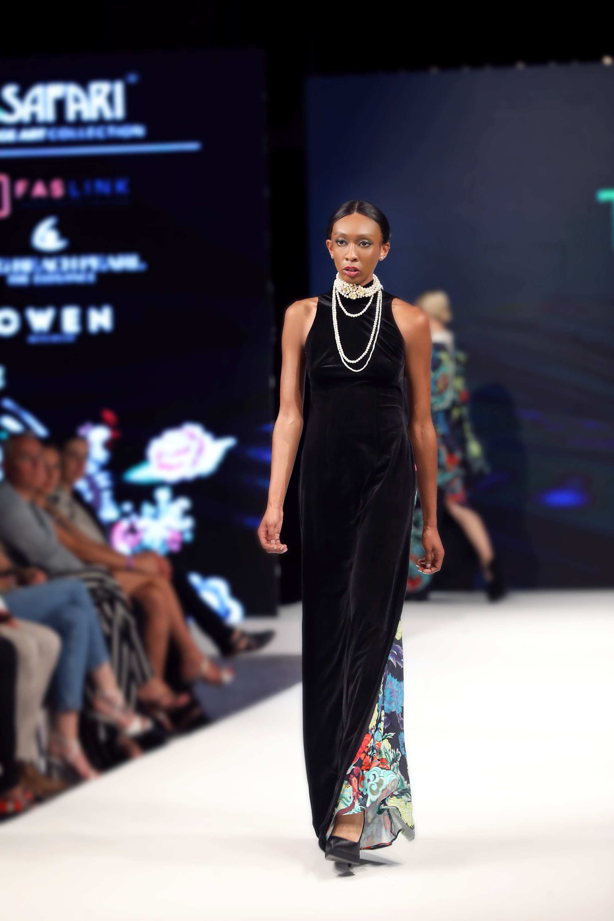 Hoa hậu Nhật hóa Nam Phương hoàng hậu tại London Fashion Week - Tuổi ...
