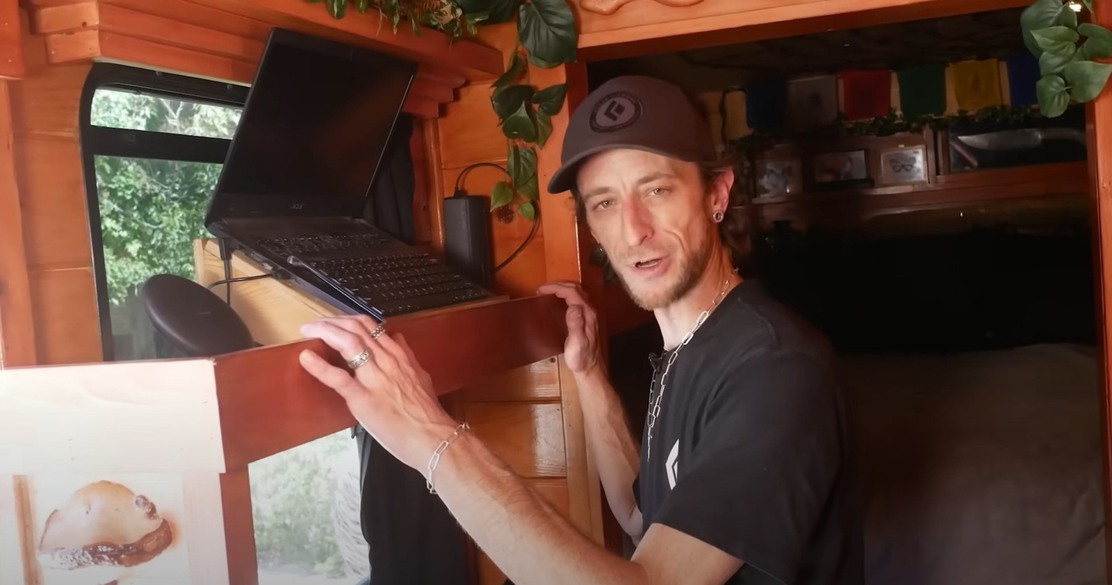 Nhà di động gây kinh ngạc với hai mặt trái ngược: Bề ngoài nhàm chán ...