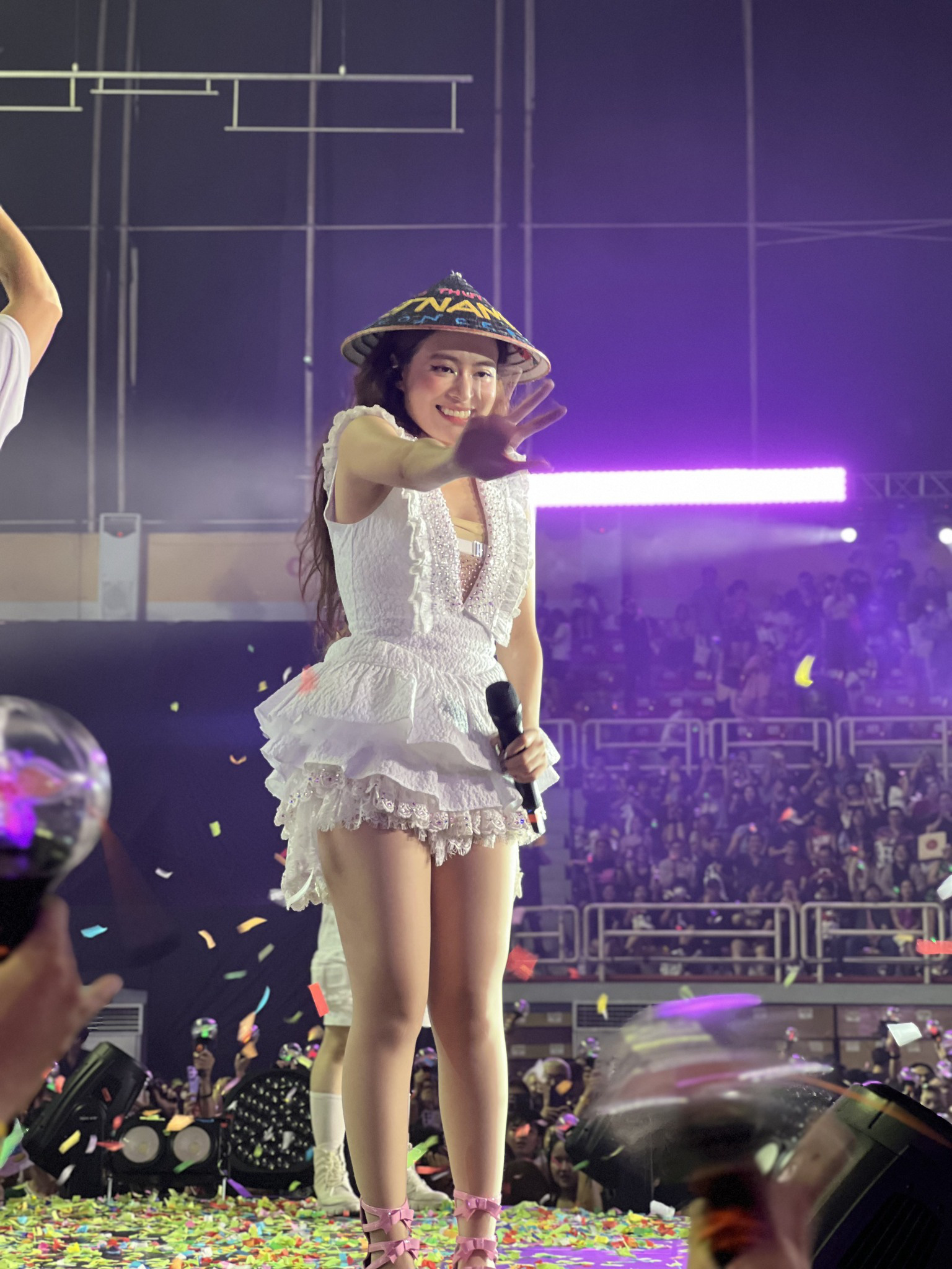 Đen Vâu xuất hiện theo cách không ai ngờ trong concert Hoàng Thùy Linh ...