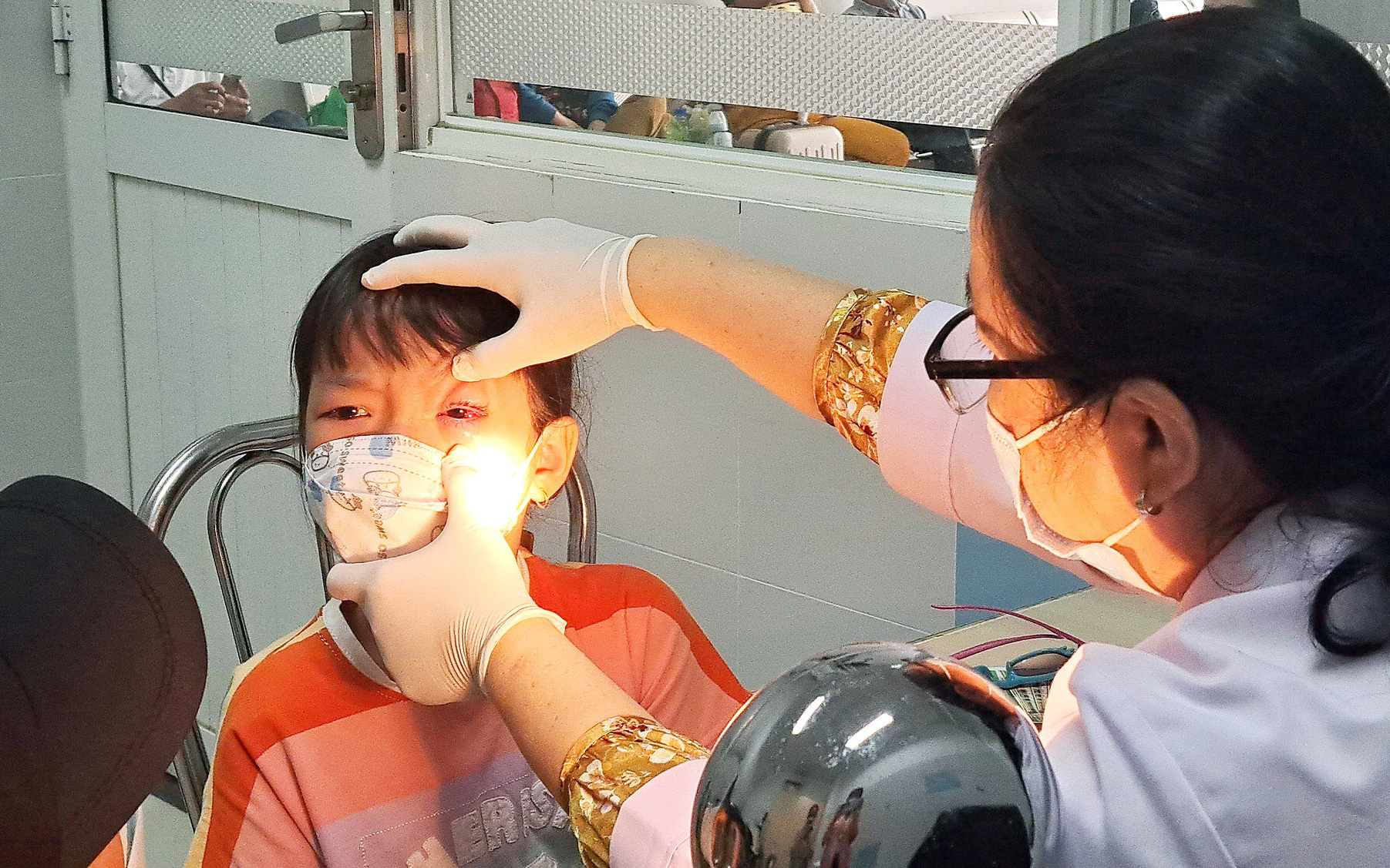 Trường học ở TP.HCM cấp tập phòng dịch đau mắt đỏ - Tuổi Trẻ Online