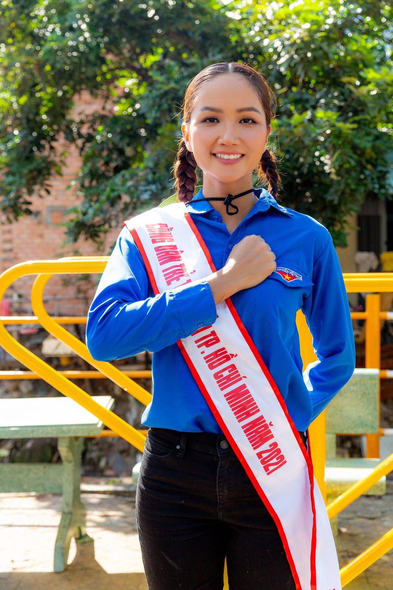 Hoa hậu H'hen Niê: “Tôi được các anh chị tình nguyện viên truyền cảm hứng”