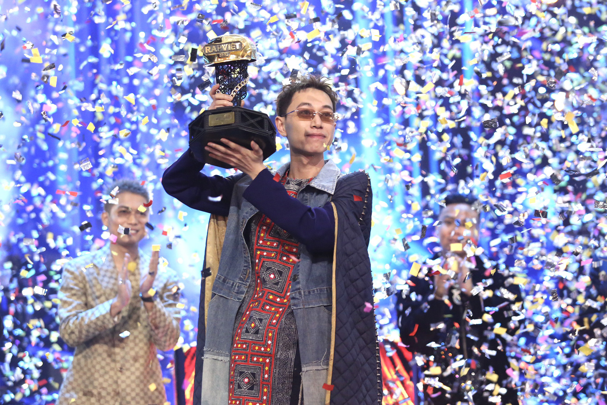 Tin tức xem nghe cuối tuần: Double2T rap trong Gala Trái tim cho em ...