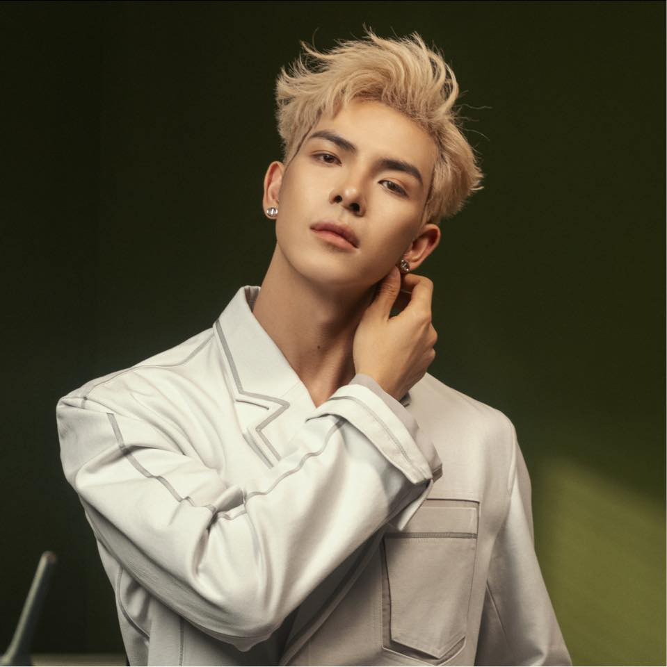 Denis Đặng xin lỗi, rút kinh nghiệm vụ nhận vơ thiết kế trang phục ...