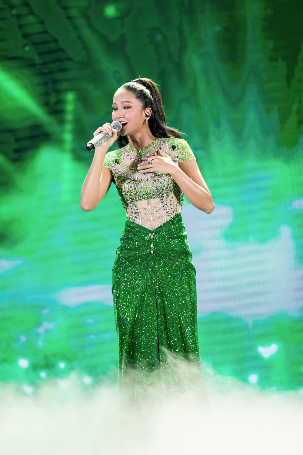 H'Hen Niê chính thức debut làm ca sĩ sau Chị đẹp đạp gió rẽ sóng ...