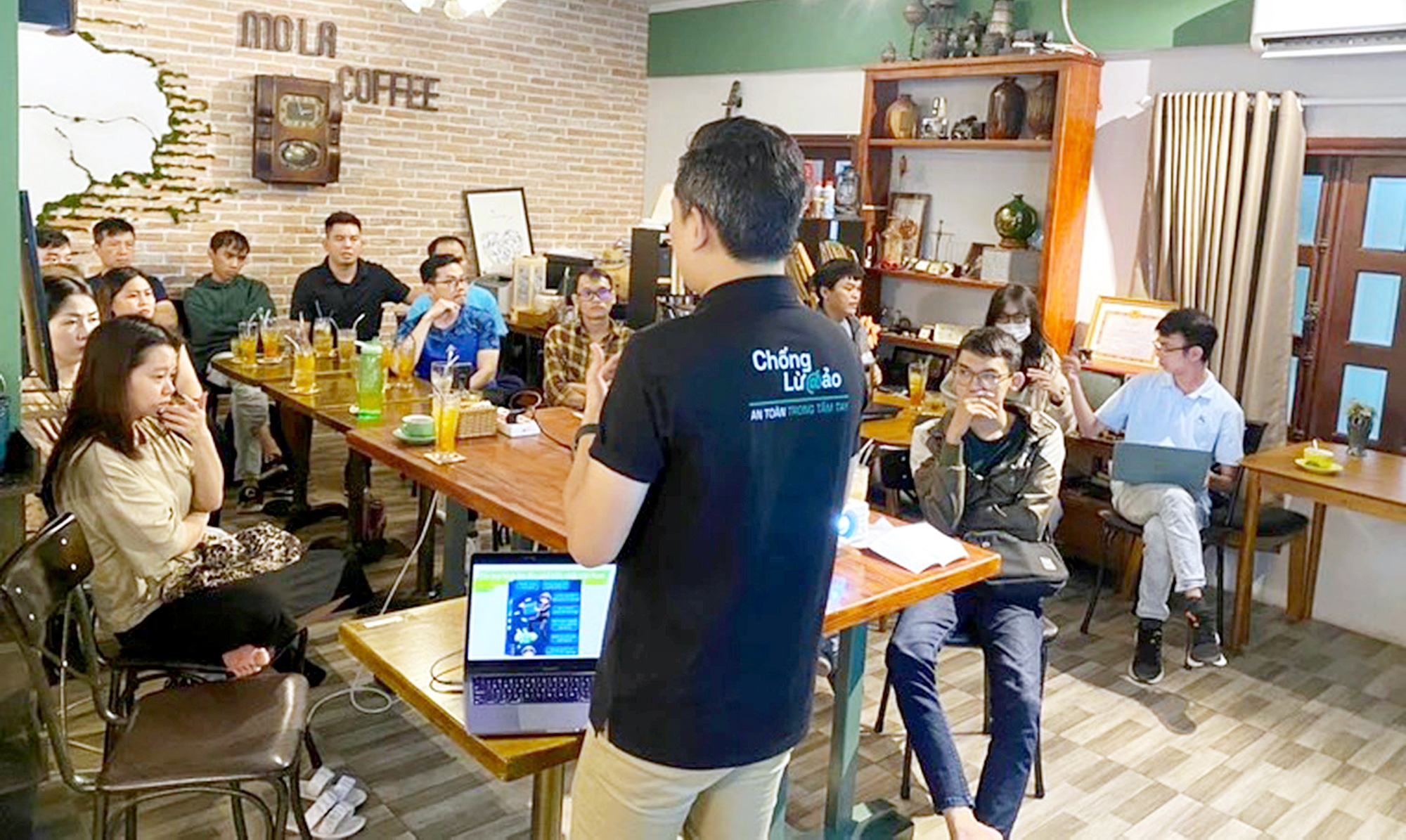 Người Việt mất gần 20 tỉ USD vì bị lừa đảo qua mạng, Tết đến còn đáng lo hơn - Tuổi Trẻ Online