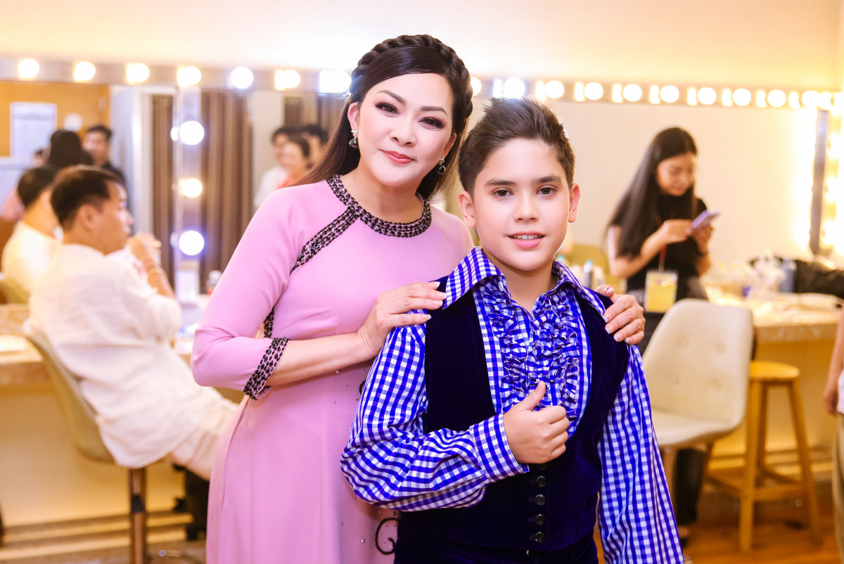 Tin tức giải trí 2-1: Việt Hương troll chồng ngày đầu năm - Tuổi Trẻ Online