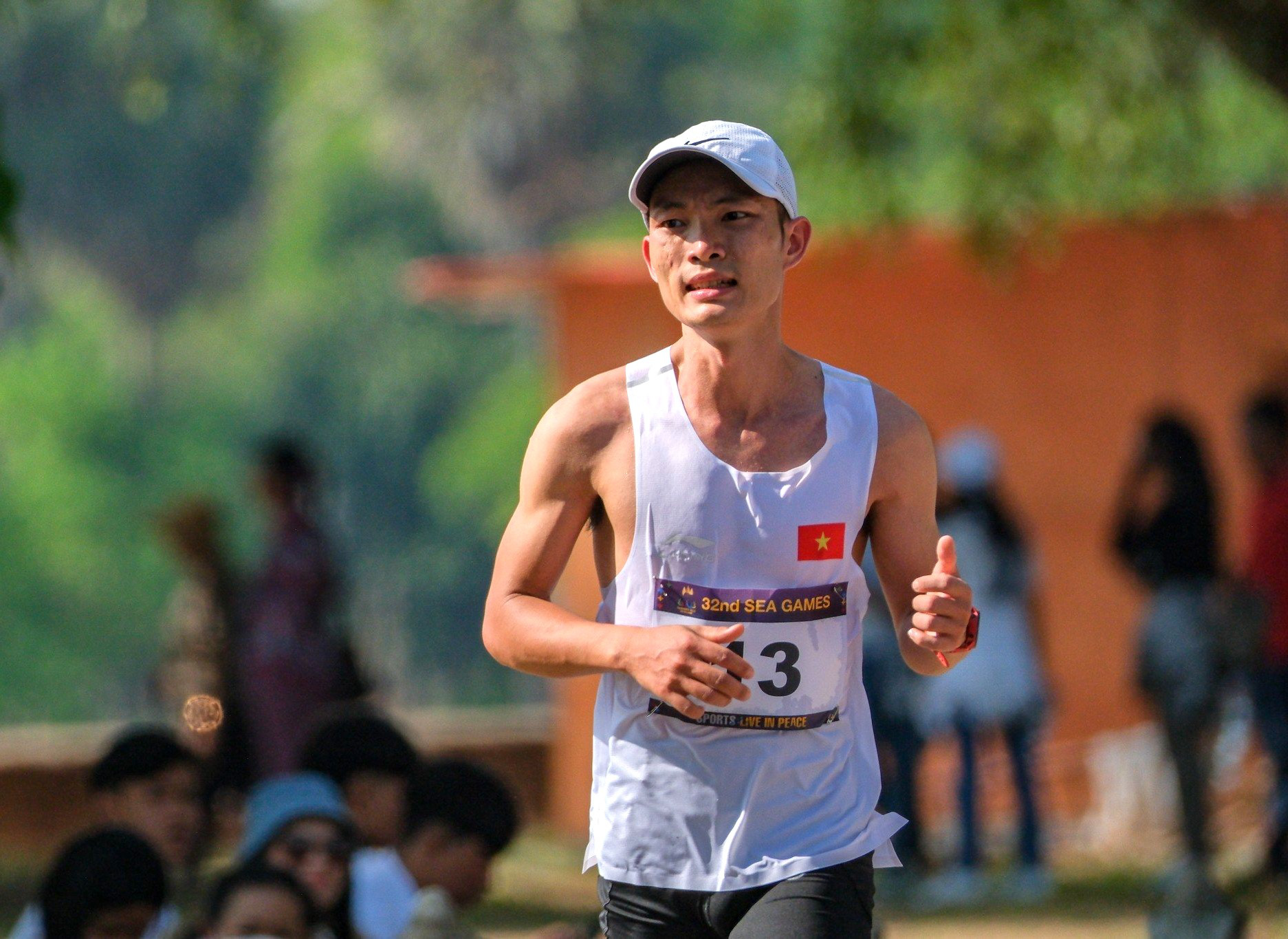 Hoàng Nguyên Thanh phá kỷ lục marathon quốc gia tồn tại suốt 21 năm - Tuổi Trẻ Online