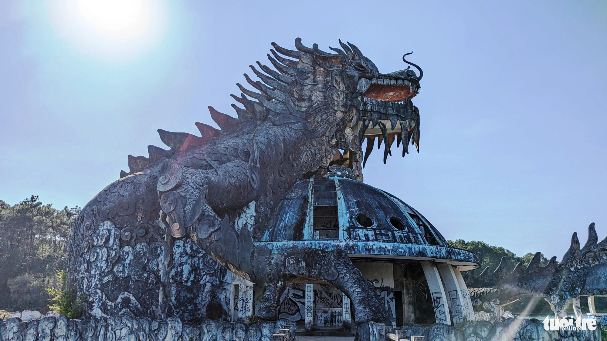 Bạn trẻ bắt trend 'linh vật' năm Giáp Thìn, chú rồng khổng lồ ở Huế ...