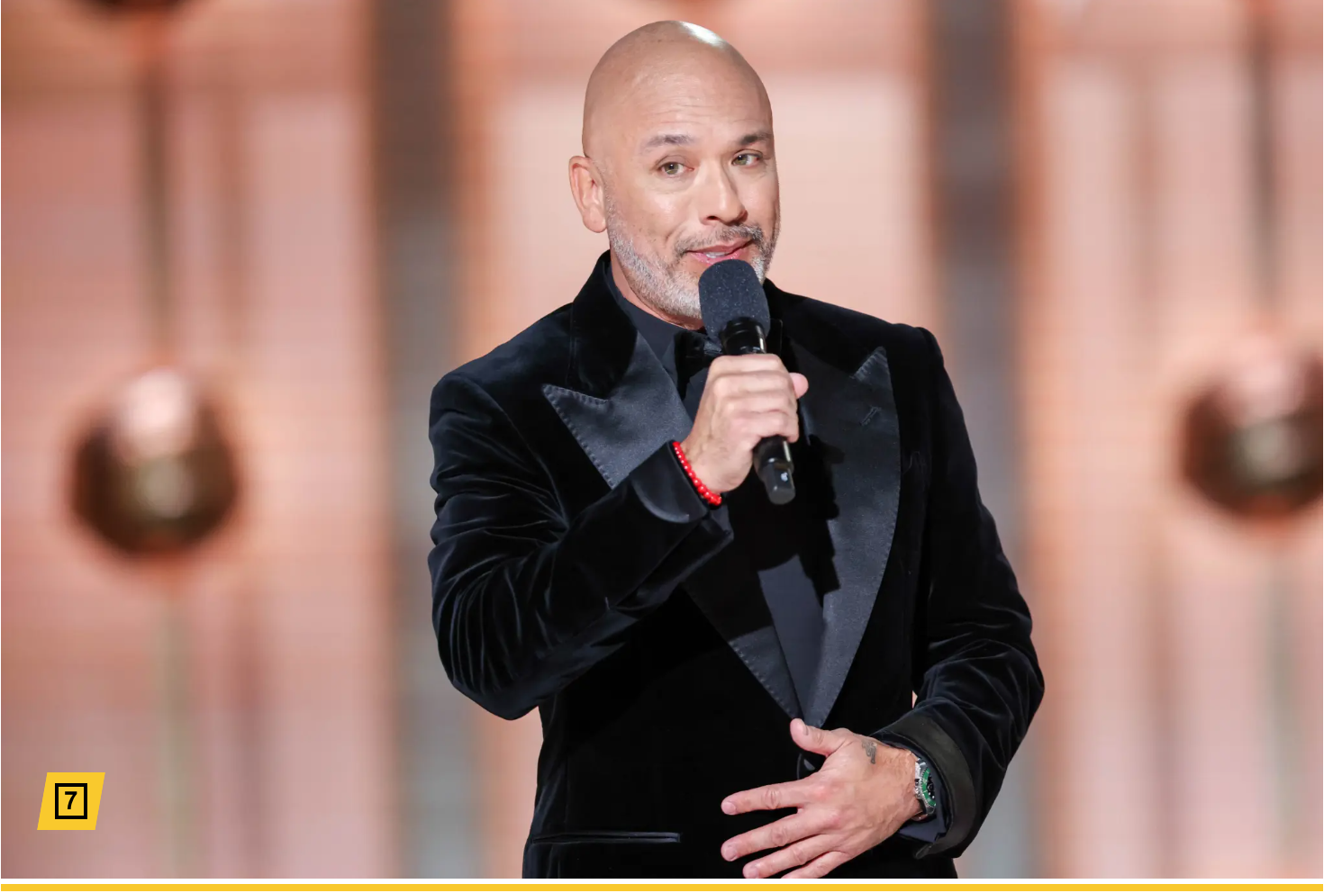 Màn dẫn chuyện 'kém duyên' của MC Quả cầu vàng 2024 - Tuổi Trẻ Online