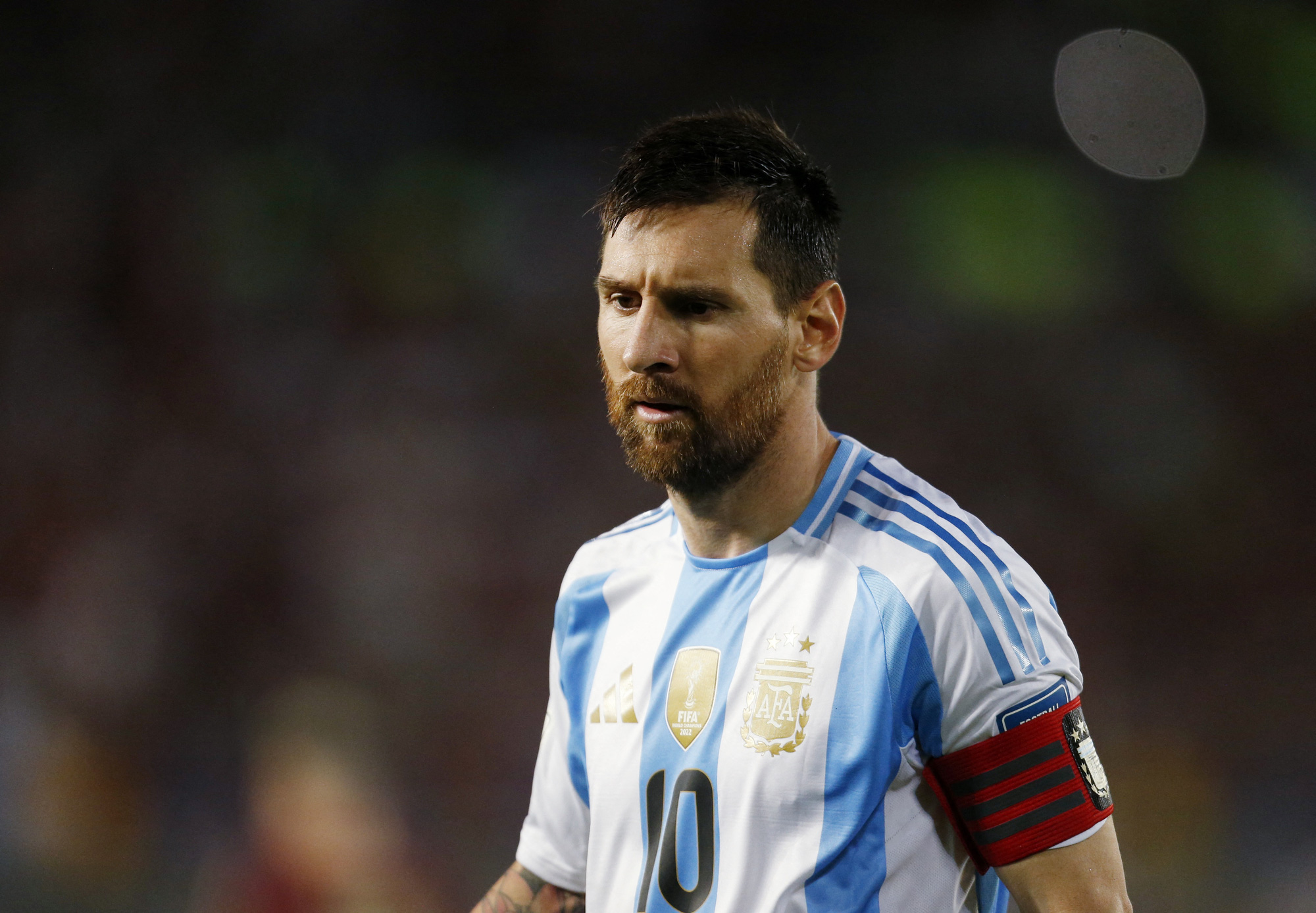 Messi đổ lỗi cho mặt sân khiến Argentina bị cầm hòa - Tuổi Trẻ Online