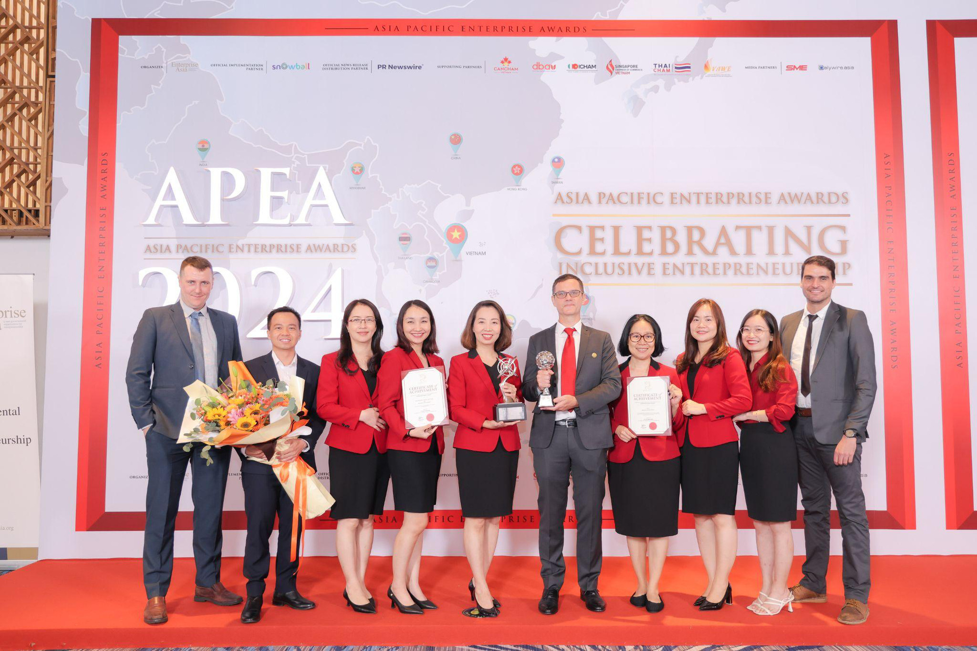 VUS nhận cú đúp giải thưởng tại APEA 2024 - Tuổi Trẻ Online