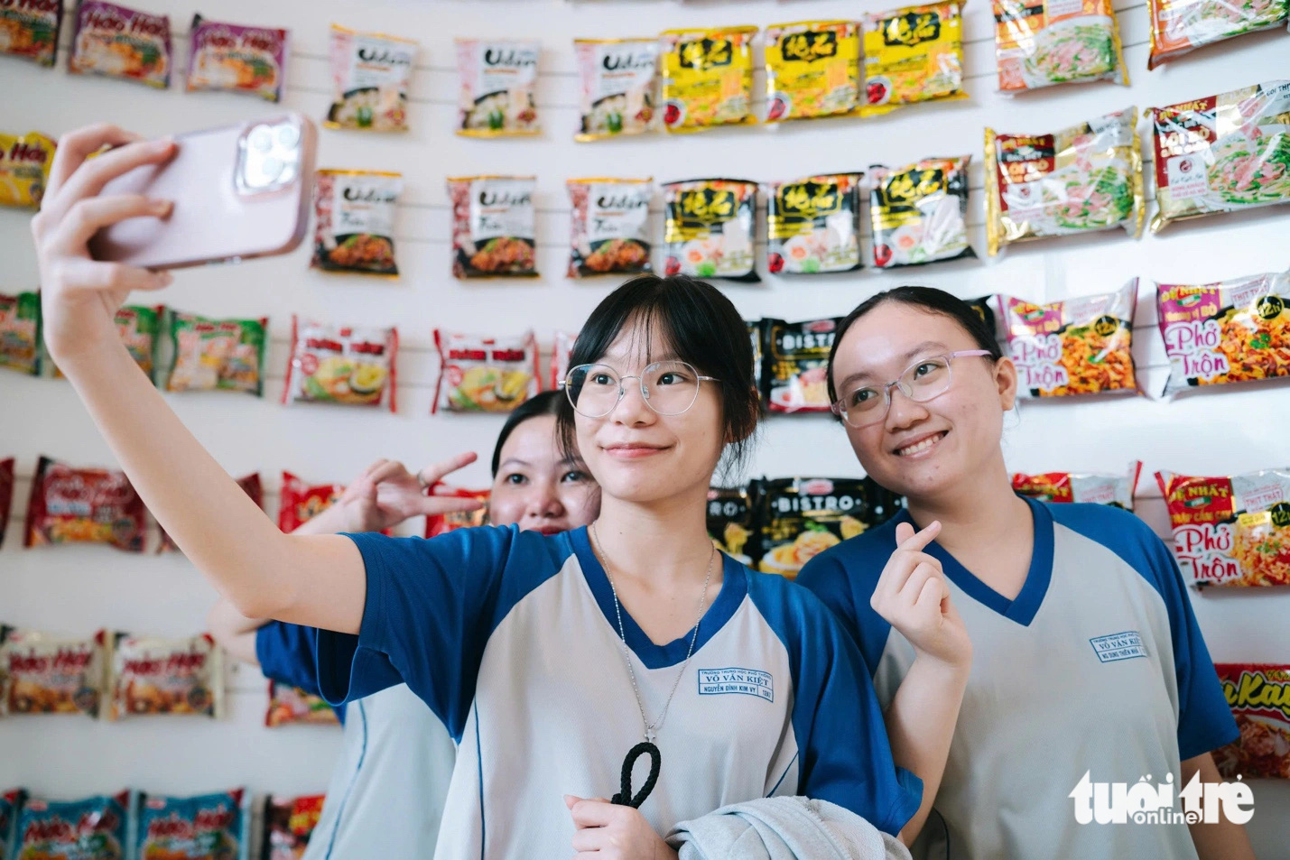 Thú vị với buổi học thực tế tại Nhà máy mì Acecook Việt Nam - Tuổi Trẻ ...