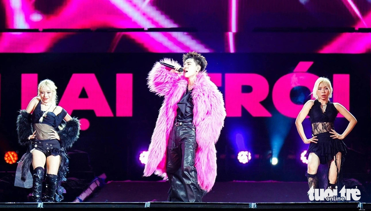 PSY quẩy cực sung Gangnam Style, tlinh mang cả làng rap vào GENfest ...