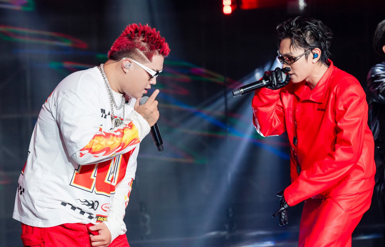 HIEUTHUHAI không thể ngồi yên trước hai nữ rapper - Tuổi Trẻ Online