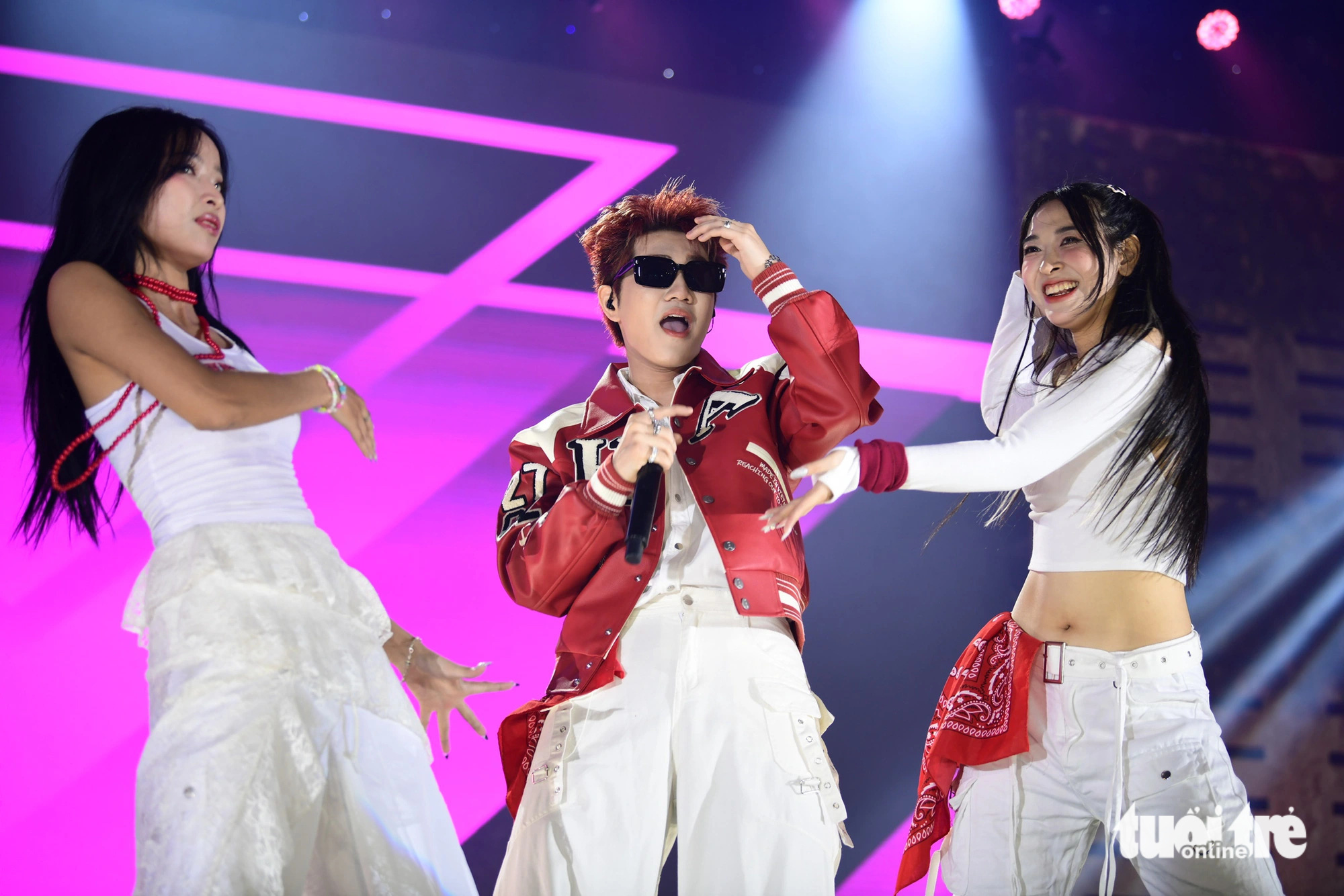 Captain Boy xuất hiện cực cháy, rủ fan tiết kiệm, tái chế để Việt Nam ...