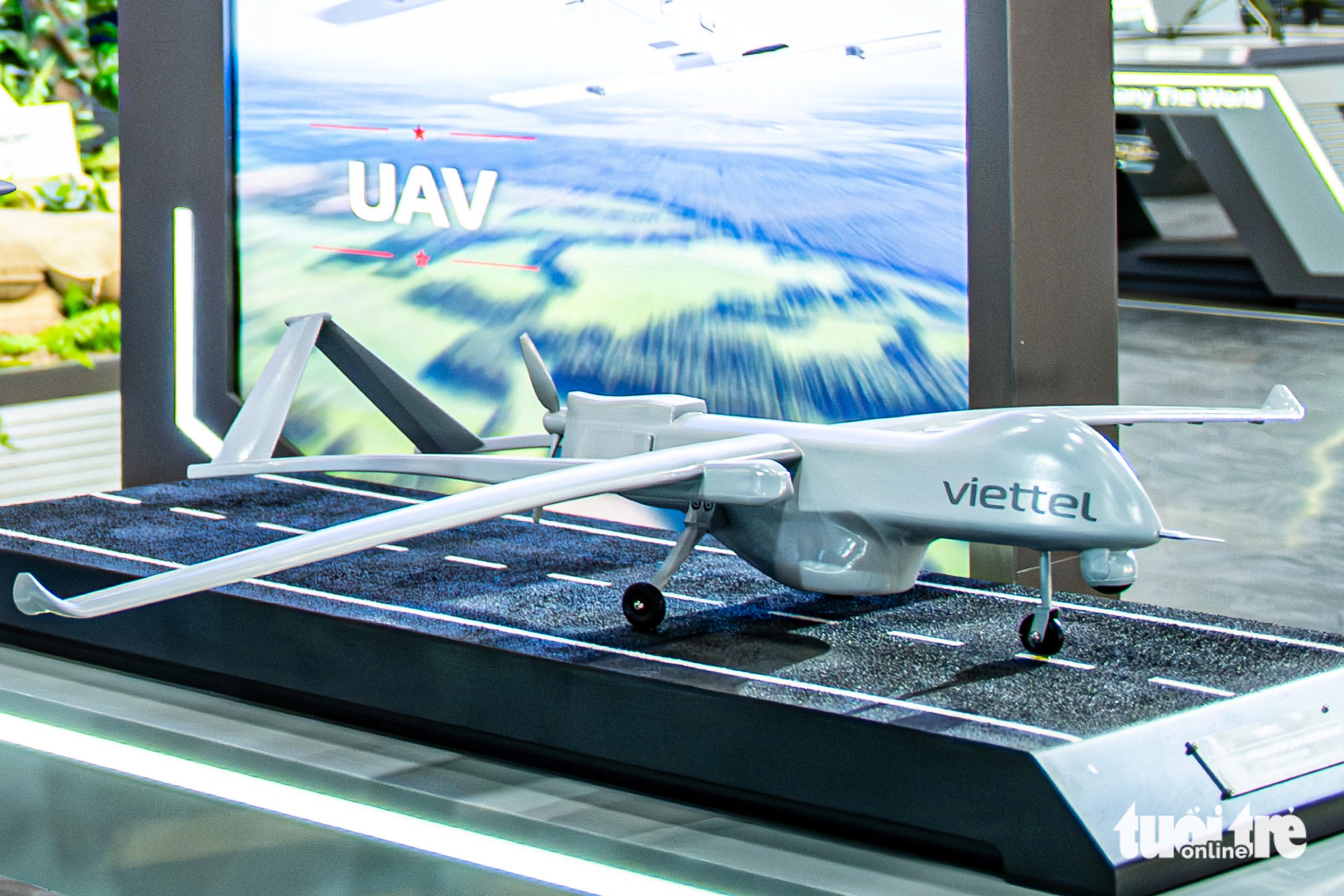 Việt Nam trình làng UAV bay xa 1.000km, mang được vũ khí tấn công chính ...