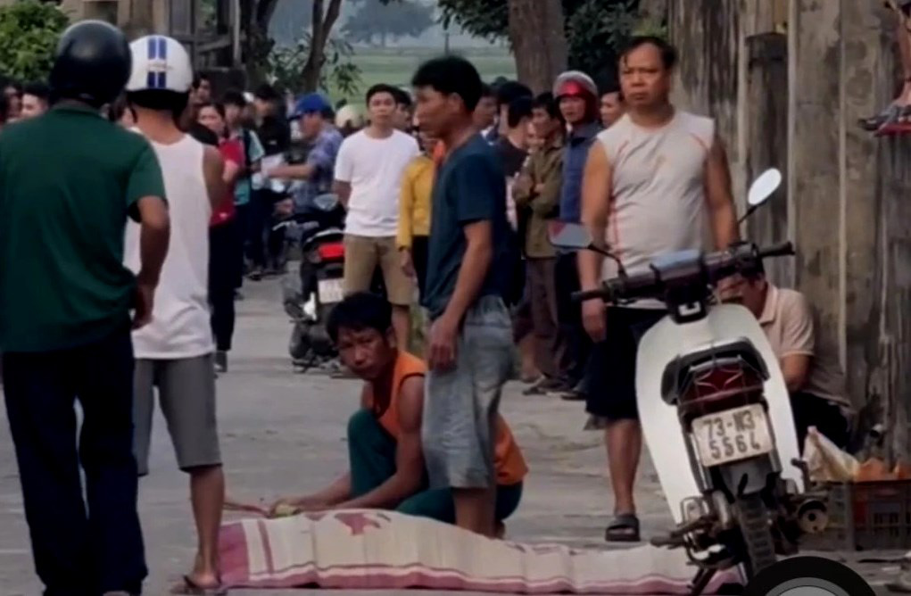 Bắn hạ trâu ‘điên' lao ra đường húc chết người - Tuổi Trẻ Online