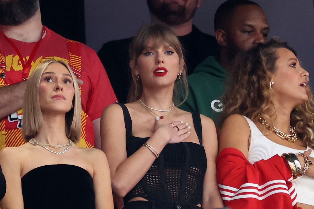 Tin tức giải trí 17-2: Phương Mỹ Chi chia sẻ khoảnh khắc song ca cùng ...