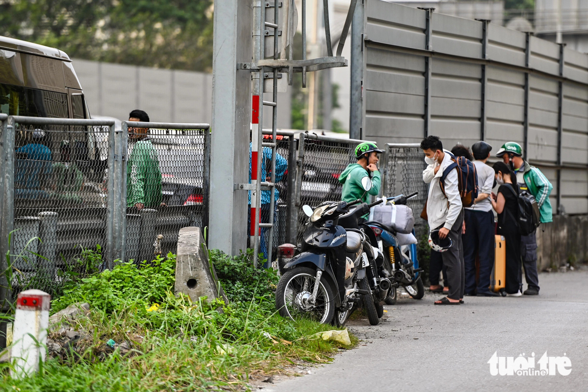 Sắp hết ngày 'mùng', người dân ùn ùn quay trở lại Hà Nội - Tuổi Trẻ Online