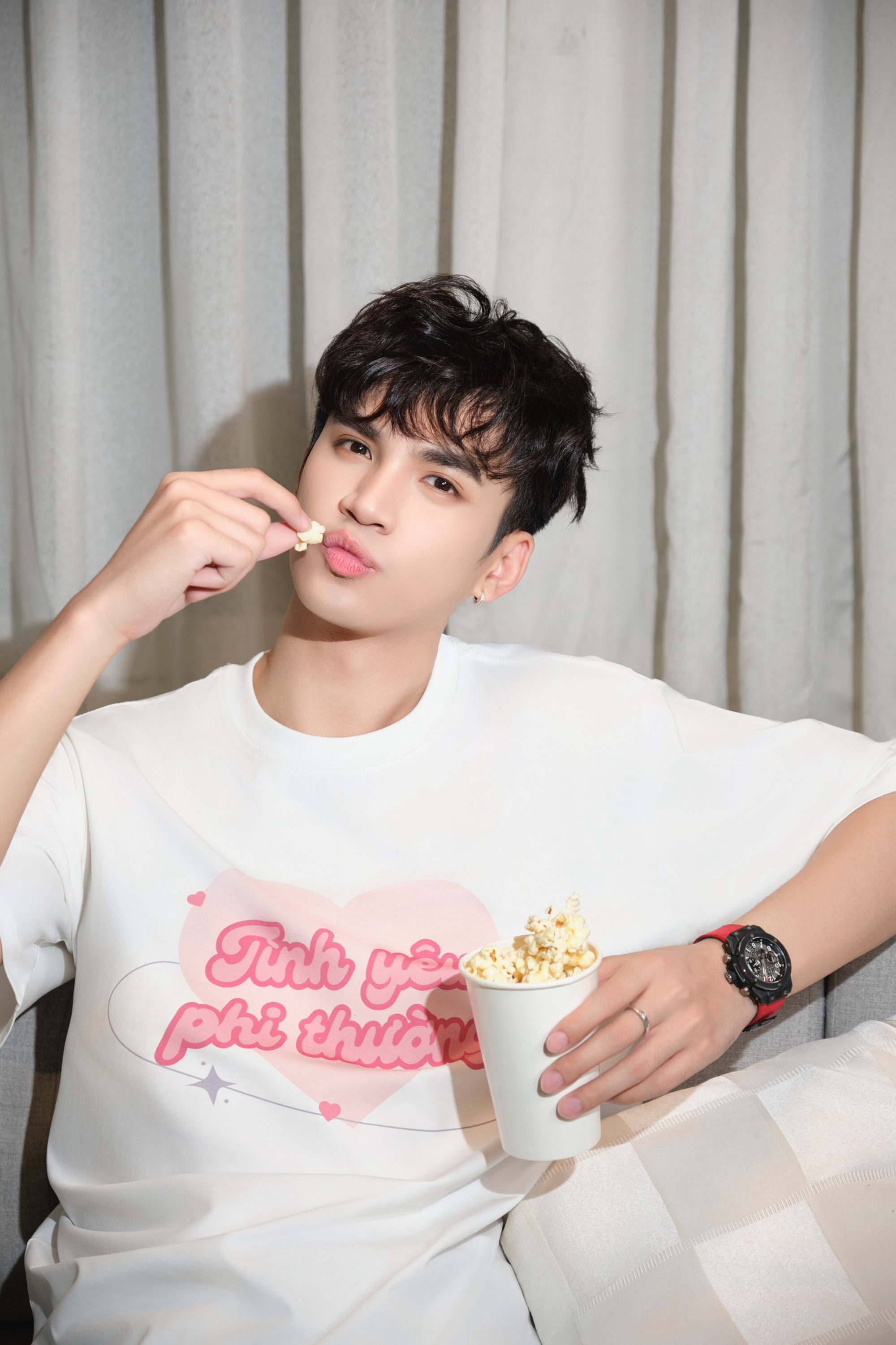 Khả Như làm MC Đấu trường âm nhạc; Ryan (For7) chính thức solo