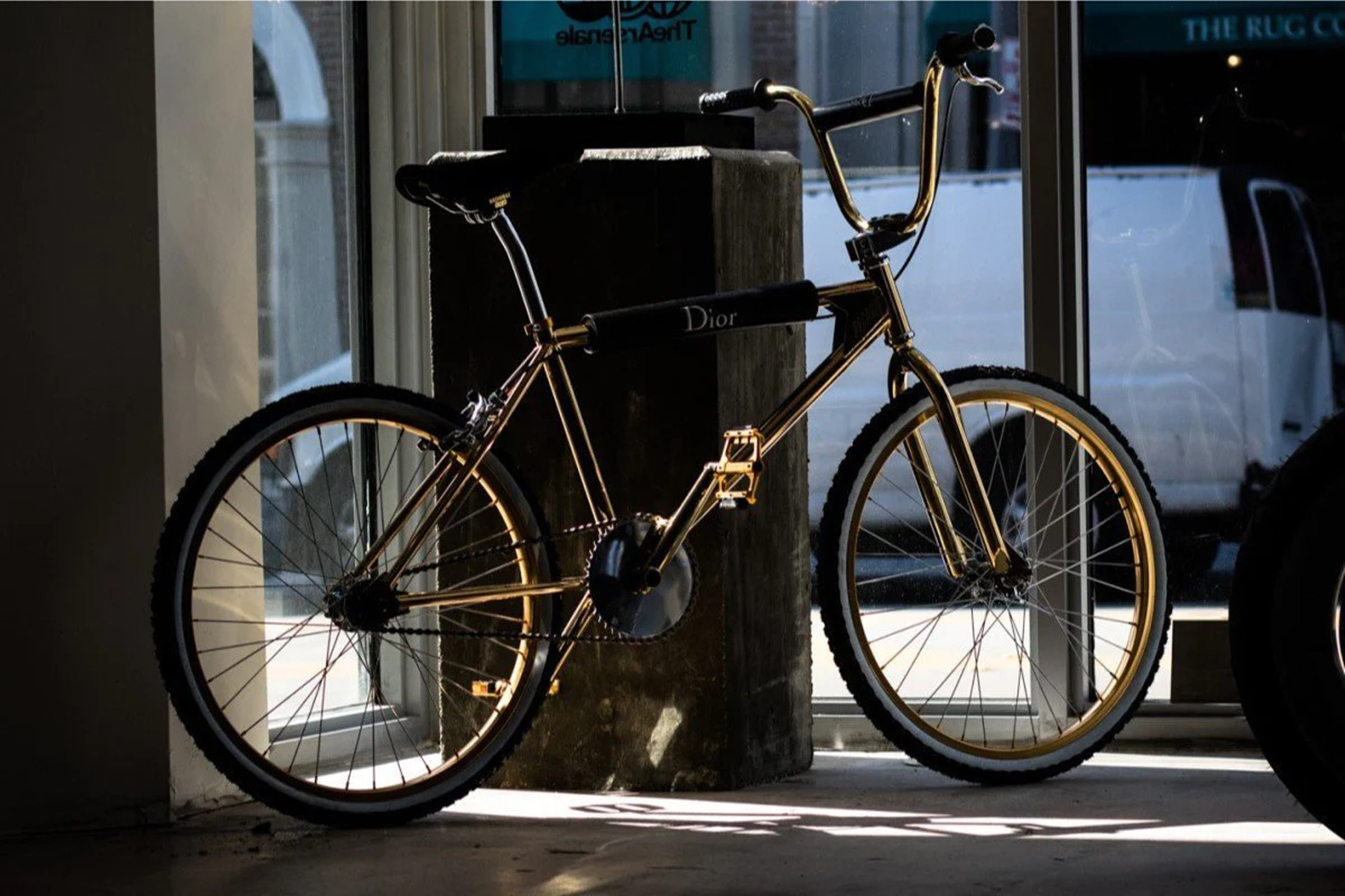 Xe đạp Dior đắt như ô tô, giá 630 triệu đồng, đủ mua Kia Seltos - Tuổi ...