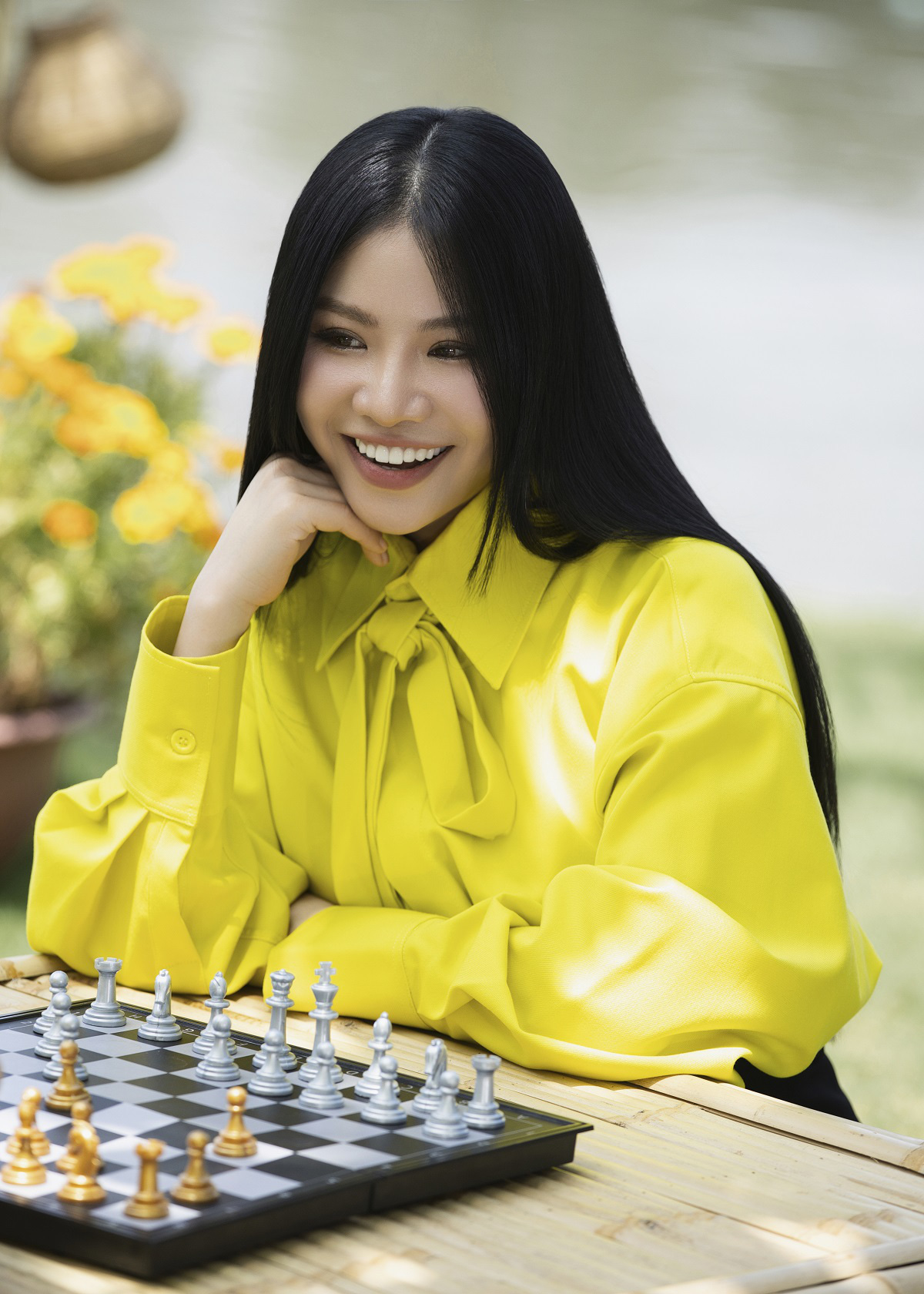 Tùng Maru thử sức nhiều vai trò; Avi Kim Anh kết hợp Cao Bá Hưng