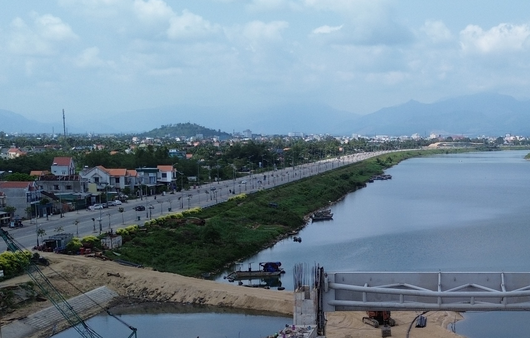 Ngắm đường bờ Nam sông Trà Khúc tuyệt đẹp, nối TP Quảng Ngãi về hướng ...