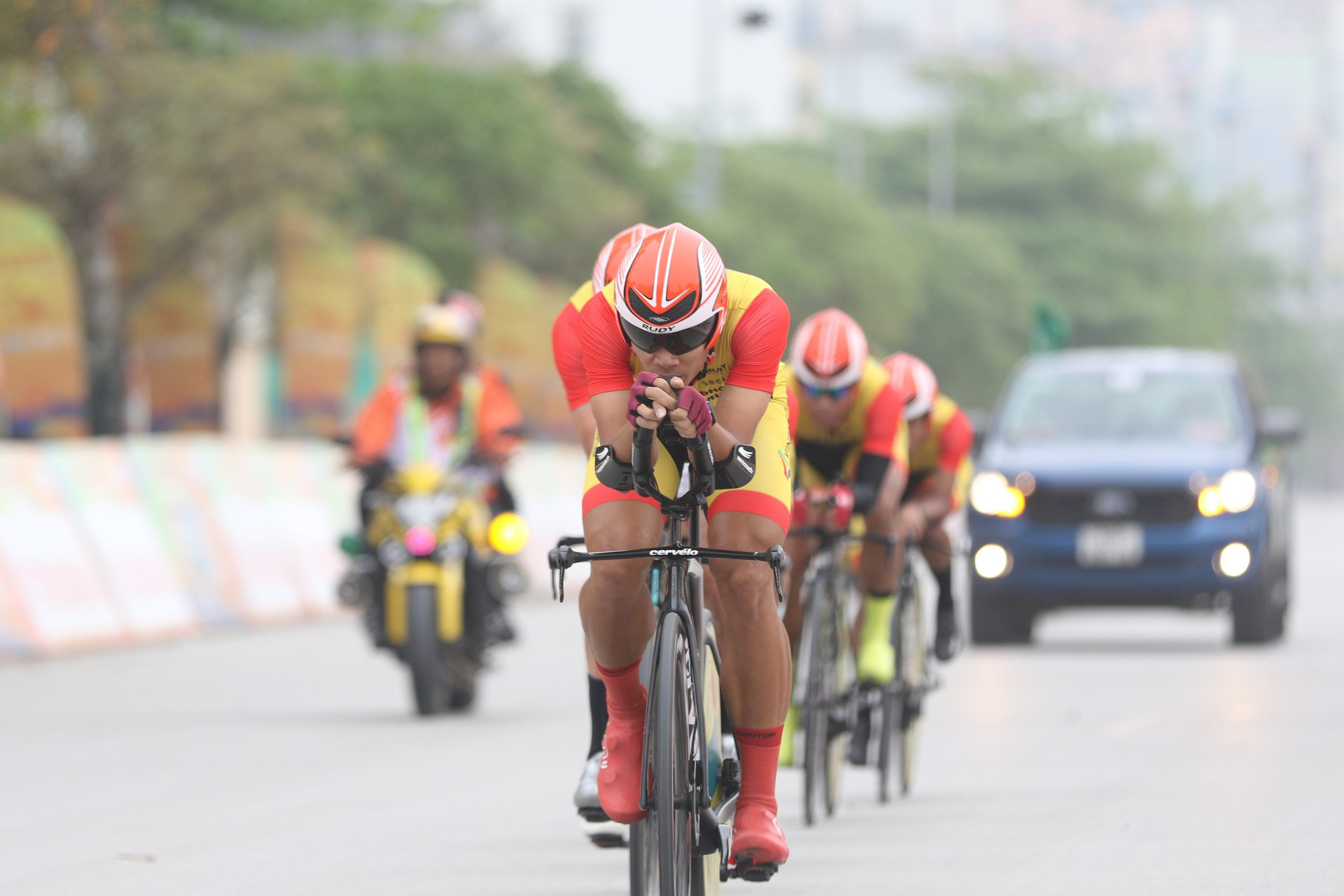 Ivannov Timofei bảo vệ áo vàng sau cuộc đấu đồng đội nghẹt thở - Tuổi ...