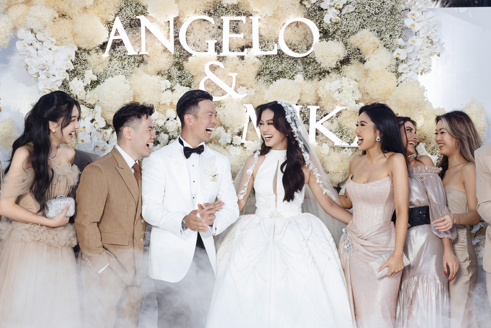 Tiệc cưới toàn sắc trắng tinh khôi của Mika Nguyễn - ái nữ gia tộc ...