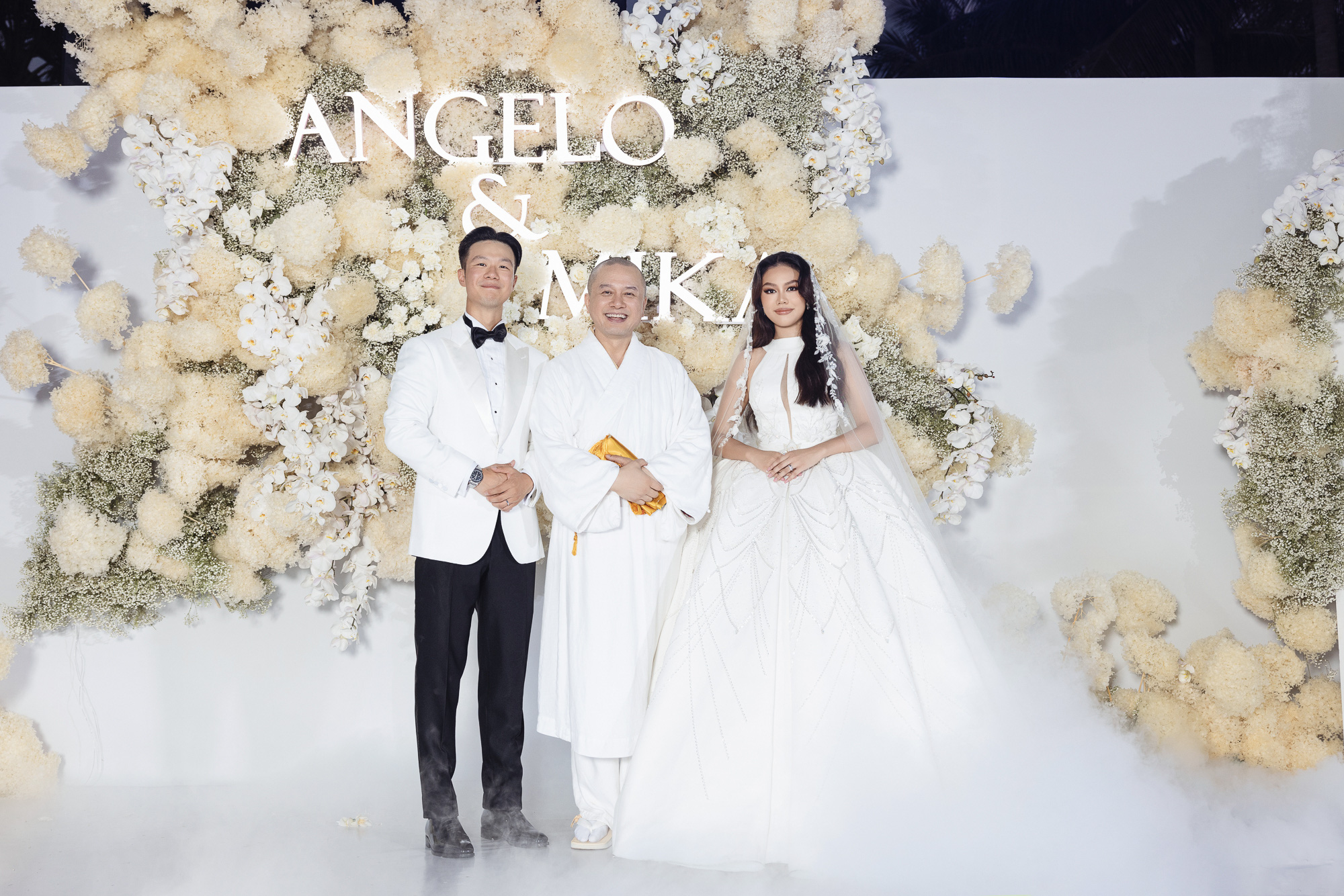 Tiệc cưới toàn sắc trắng tinh khôi của Mika Nguyễn - ái nữ gia tộc ...